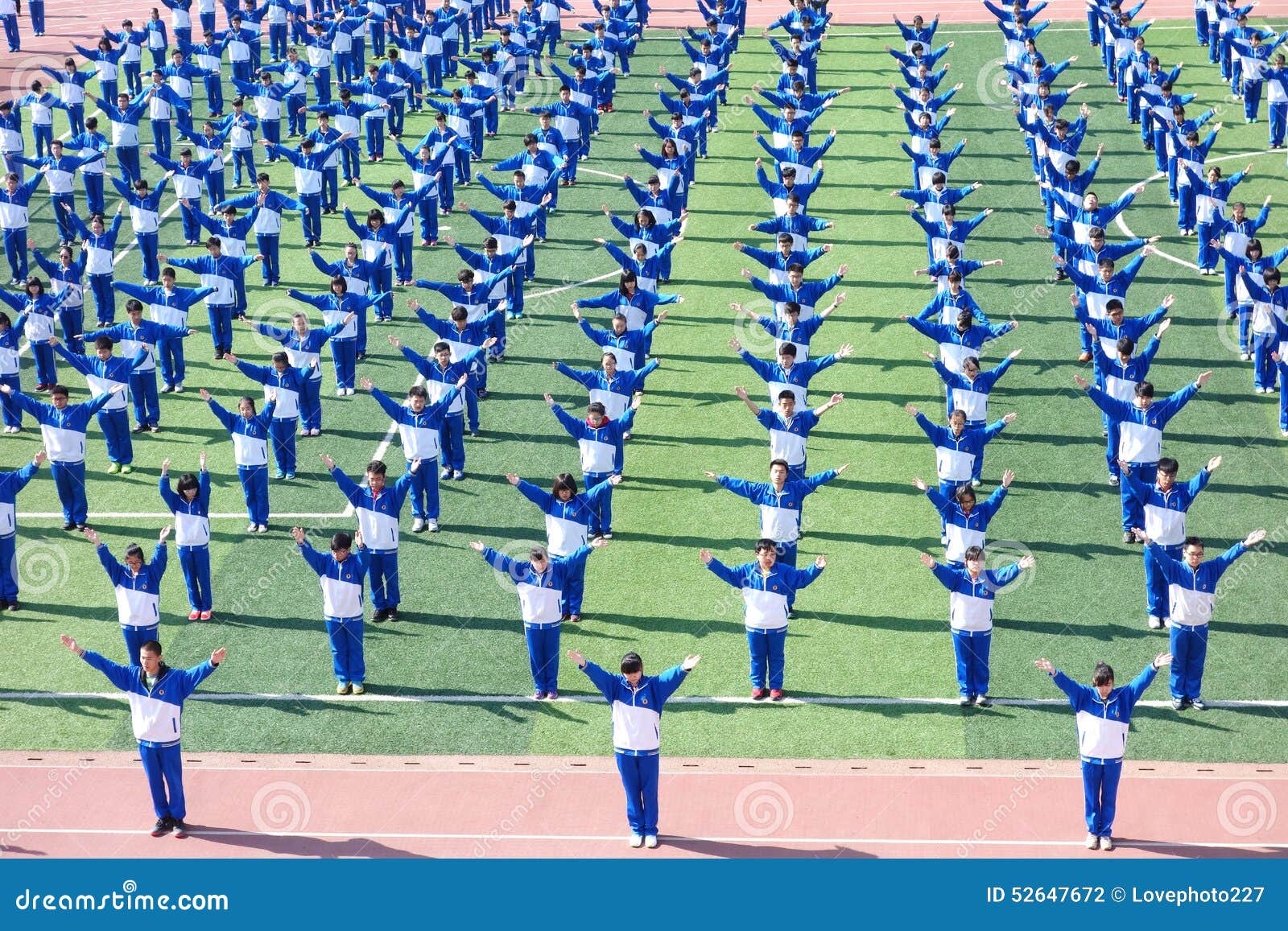 Doing morning exercise editorial photography. Image of middle - 52647672