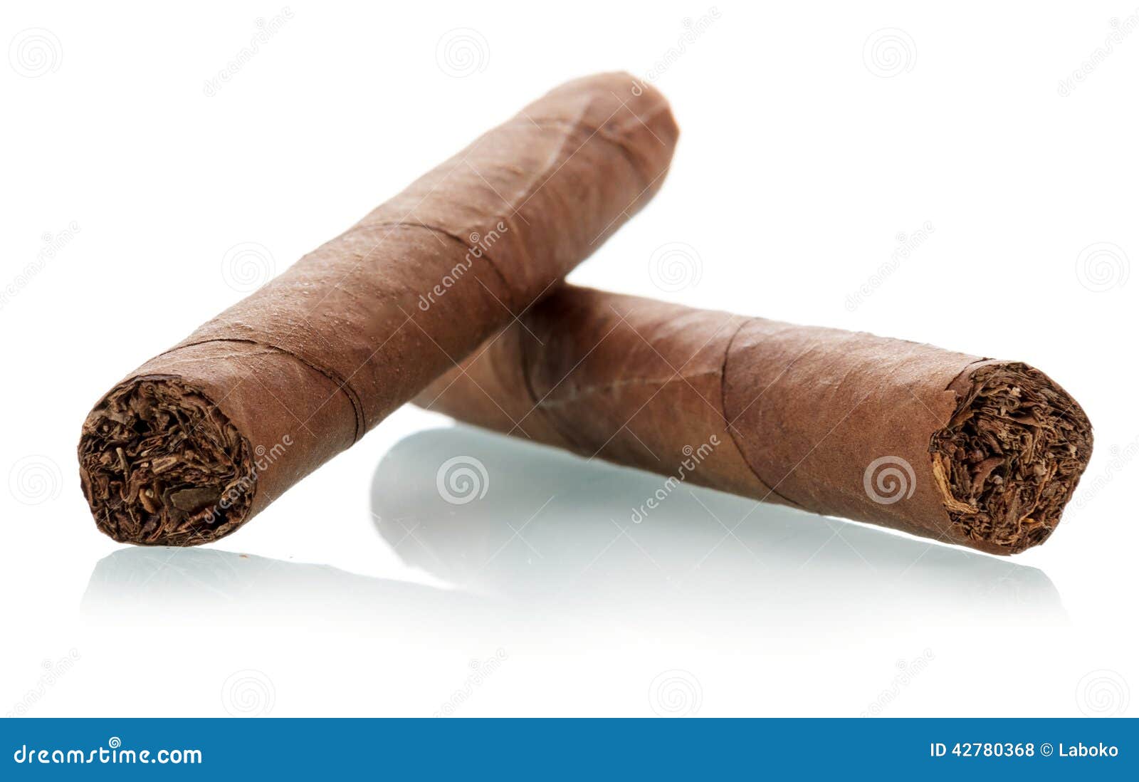 Dois charutos cubanos foto de stock. Imagem de produto - 42780368