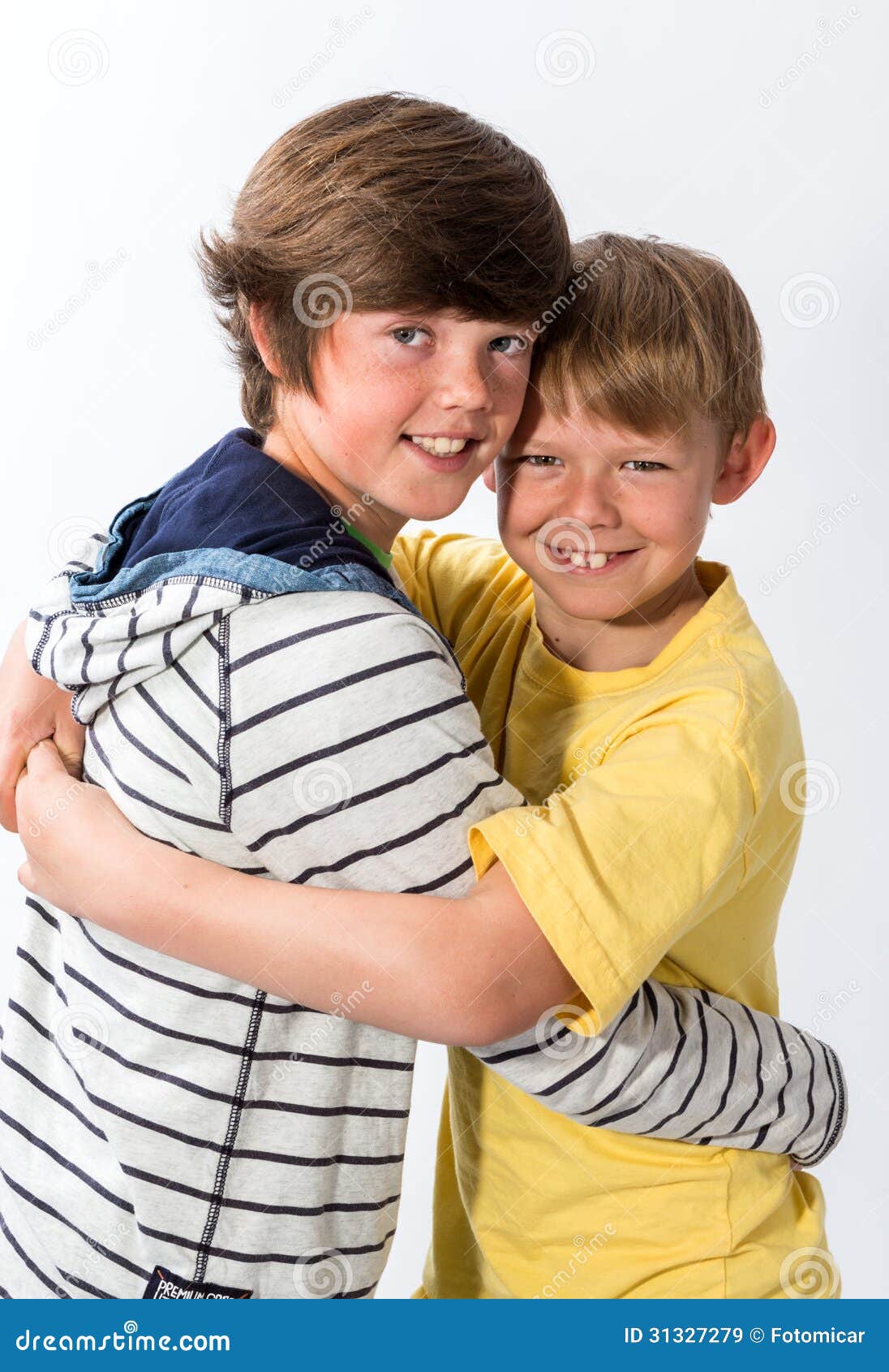 Dois irmãos novos imagem de stock. Imagem de menino, estilo - 31327279