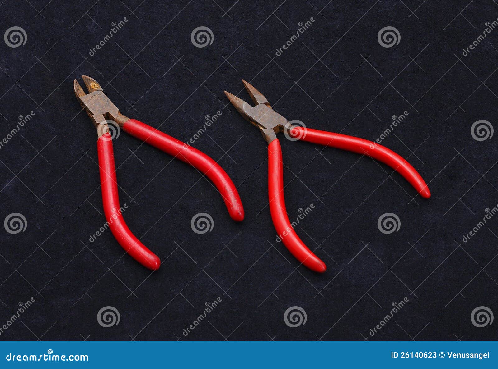 Dois tipos dos alicates imagem de stock. Imagem de equipamento - 26140623