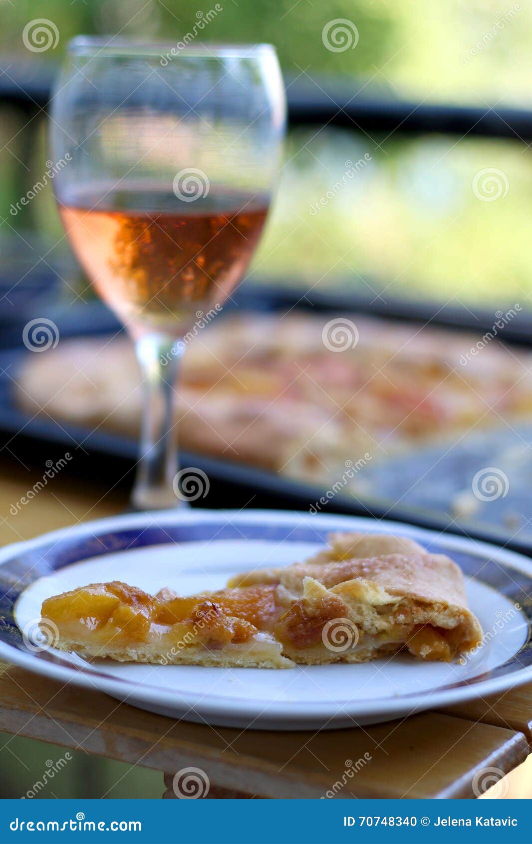 Dolce della pesca fotografia stock. Immagine di terrazzo - 70748340