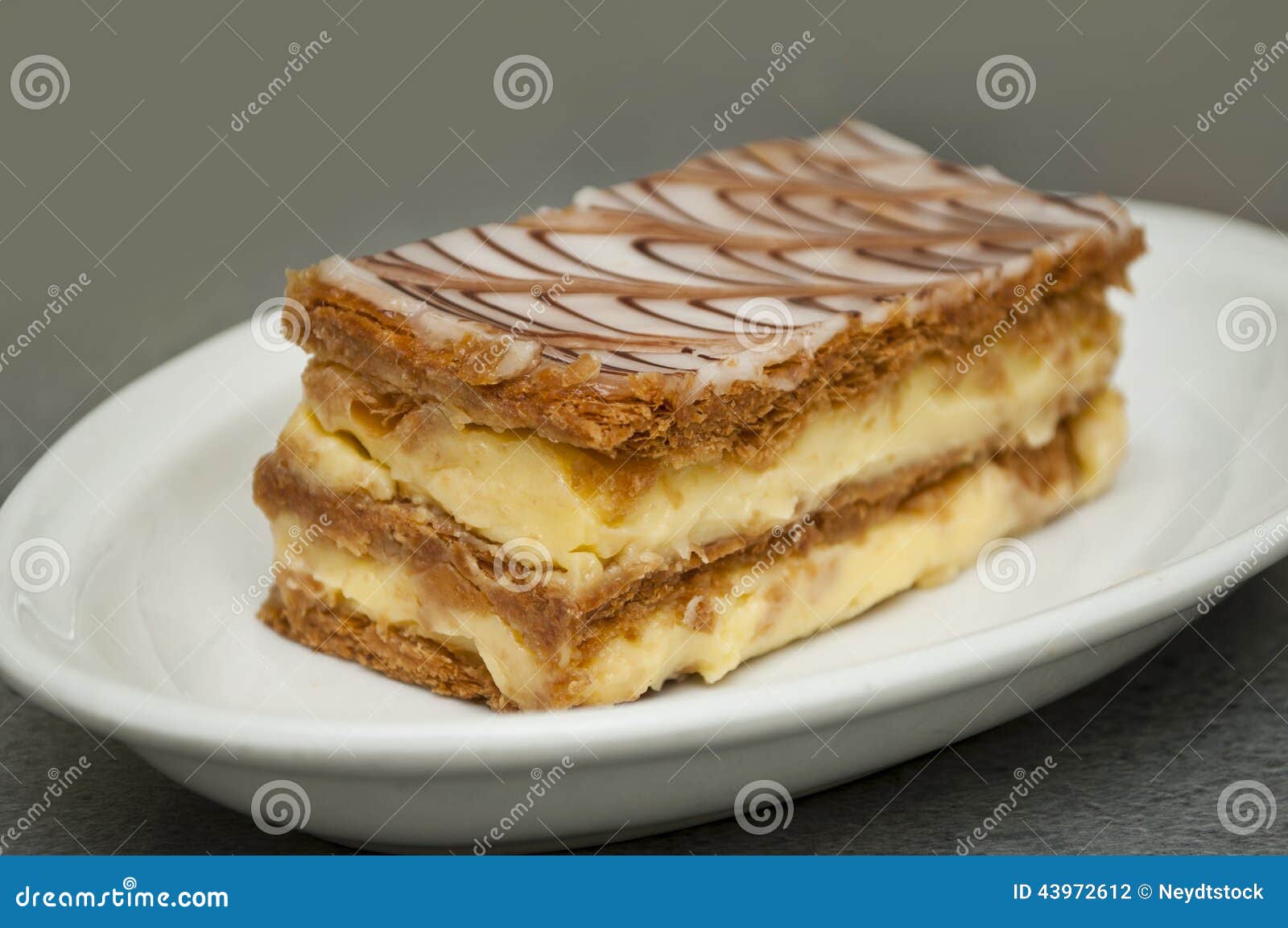 Dolce Francese Del Mille-feuille Fotografia Stock - Immagine di spazio ...