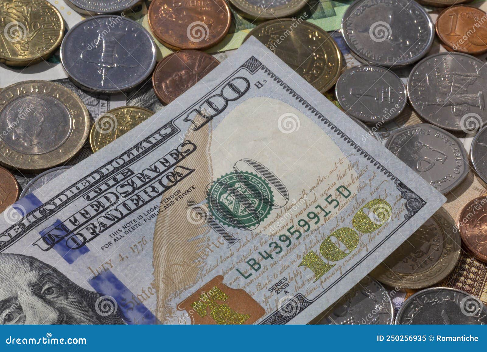 100 Dollar Biljet Op Verschillende Munten Stock Afbeelding - Image of ...