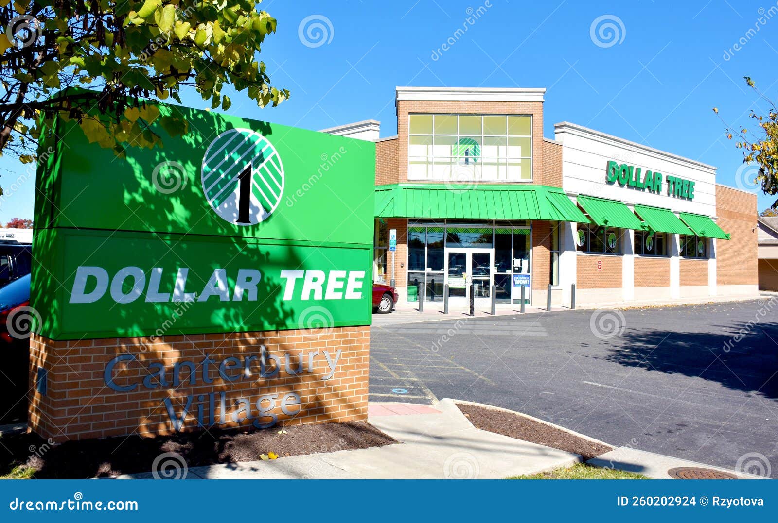 Dollar Tree Store editorial stock image. Image of united - 260202924