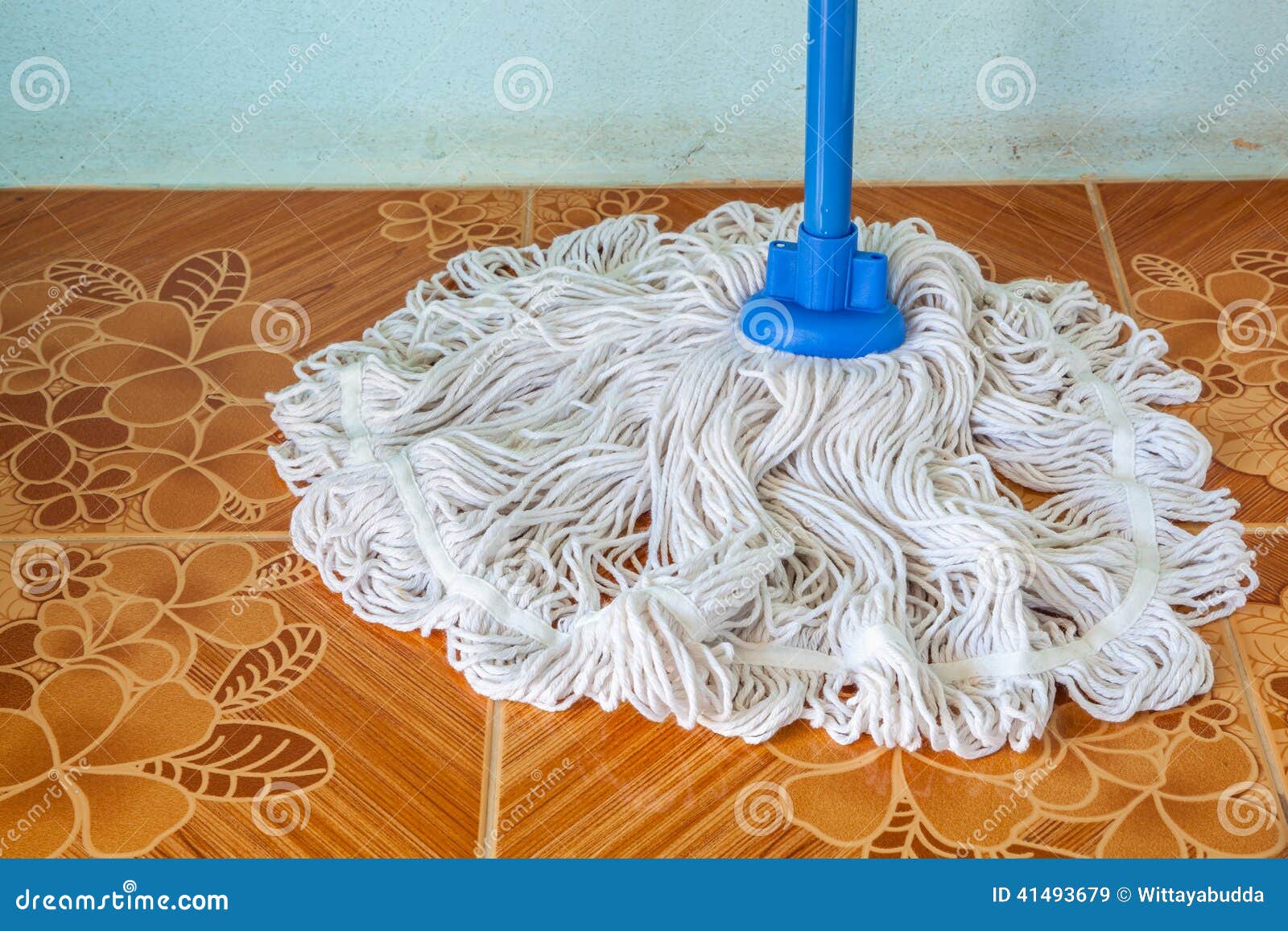Dolly cotton mop stock image. Image of simplistic, natural - 41493679