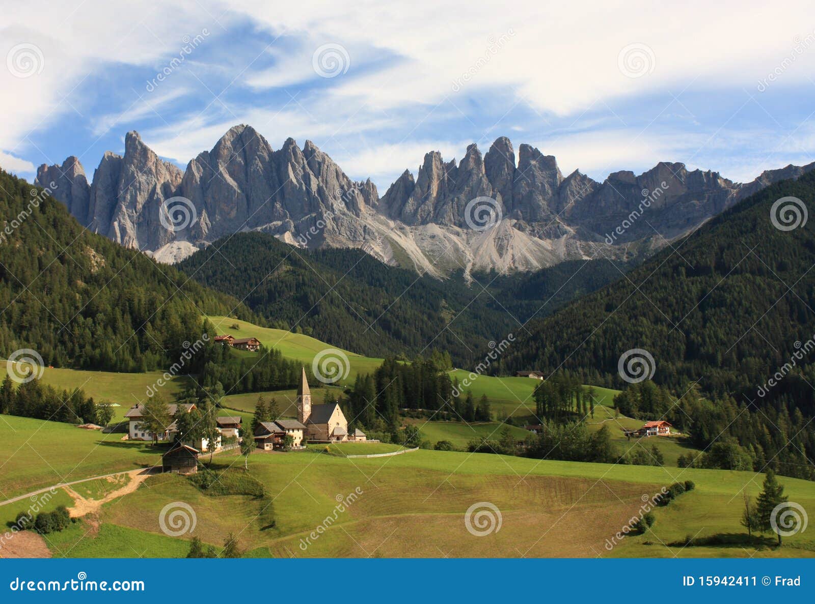 Dolomías: Grupo de Odle imagen de archivo. Imagen de maderas - 15942411