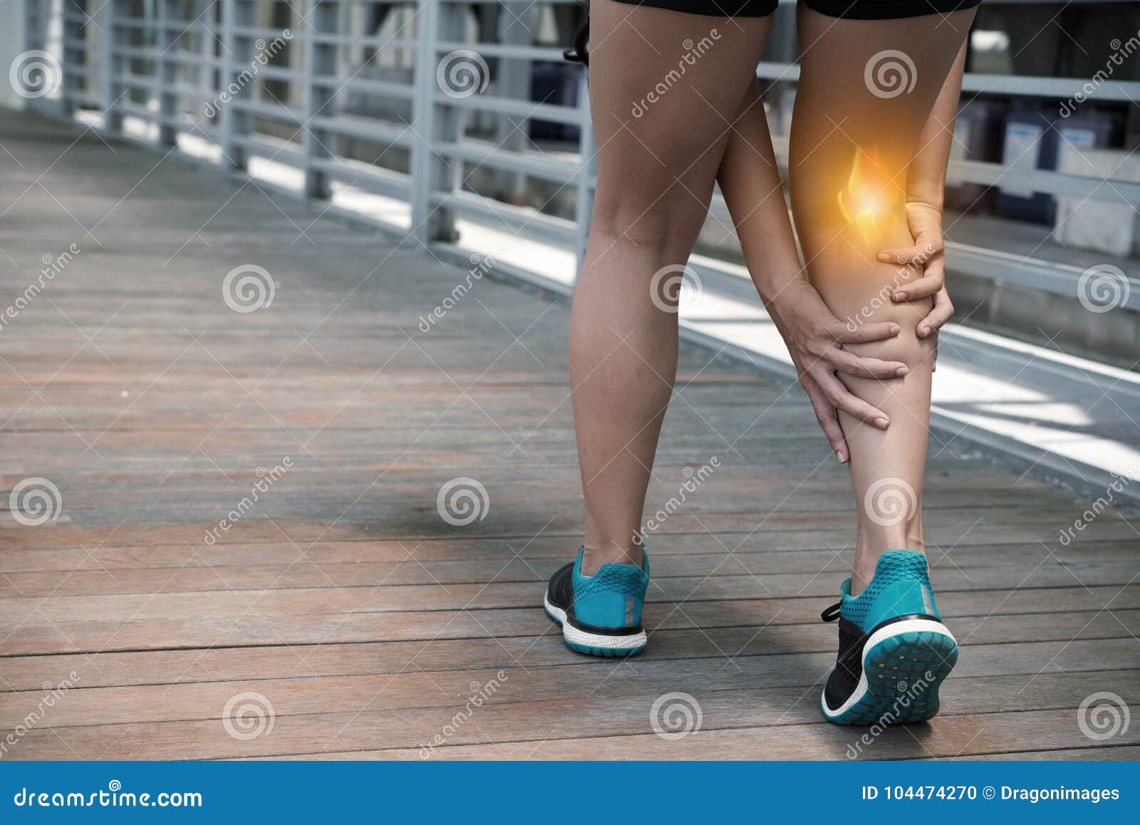 Dolor Del Tendón De La Corva Foto de archivo - Imagen de hembra ...