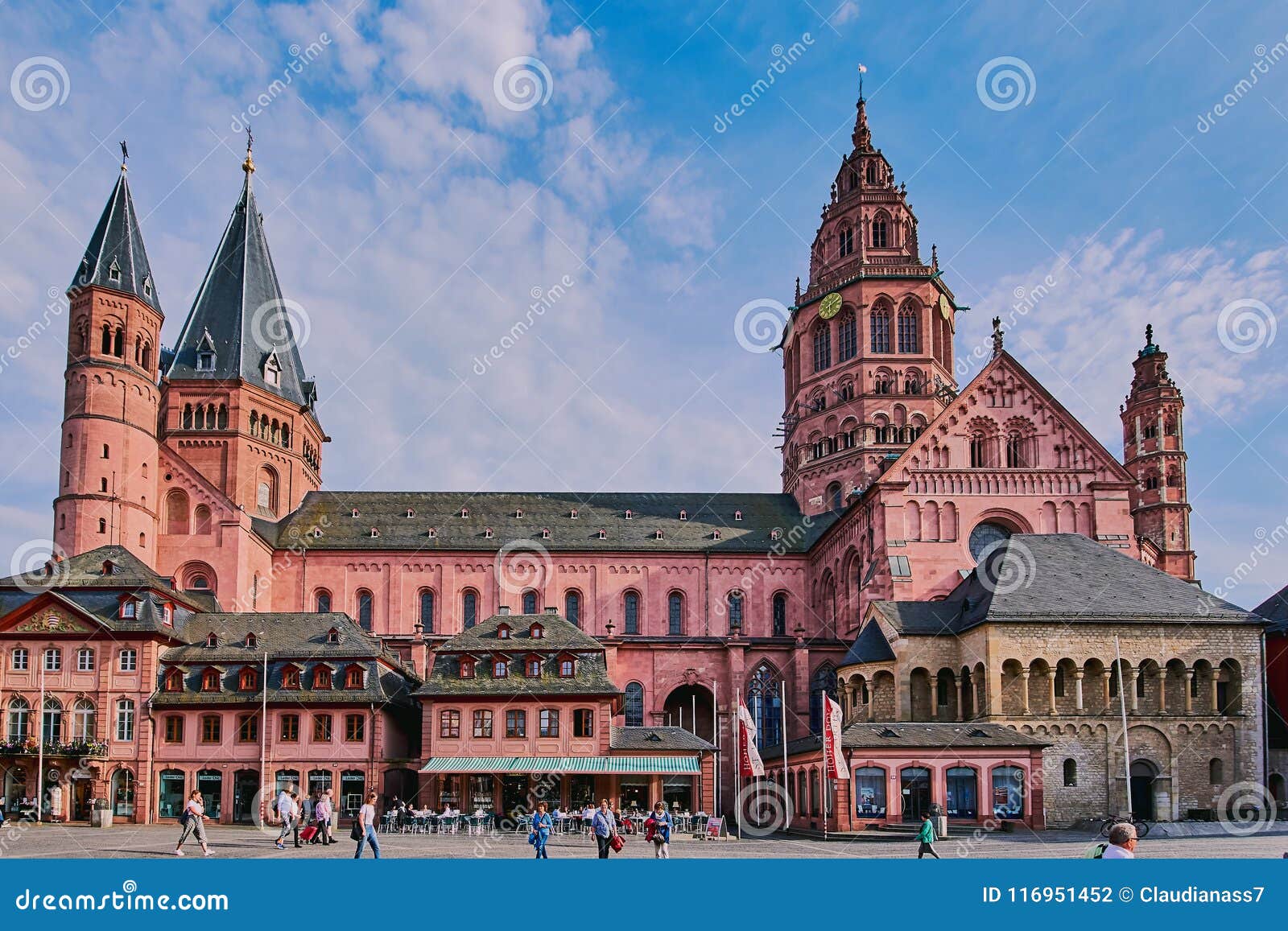 Dom Mainz in Der Alten Stadt Redaktionelles Stockfotografie - Bild von ...