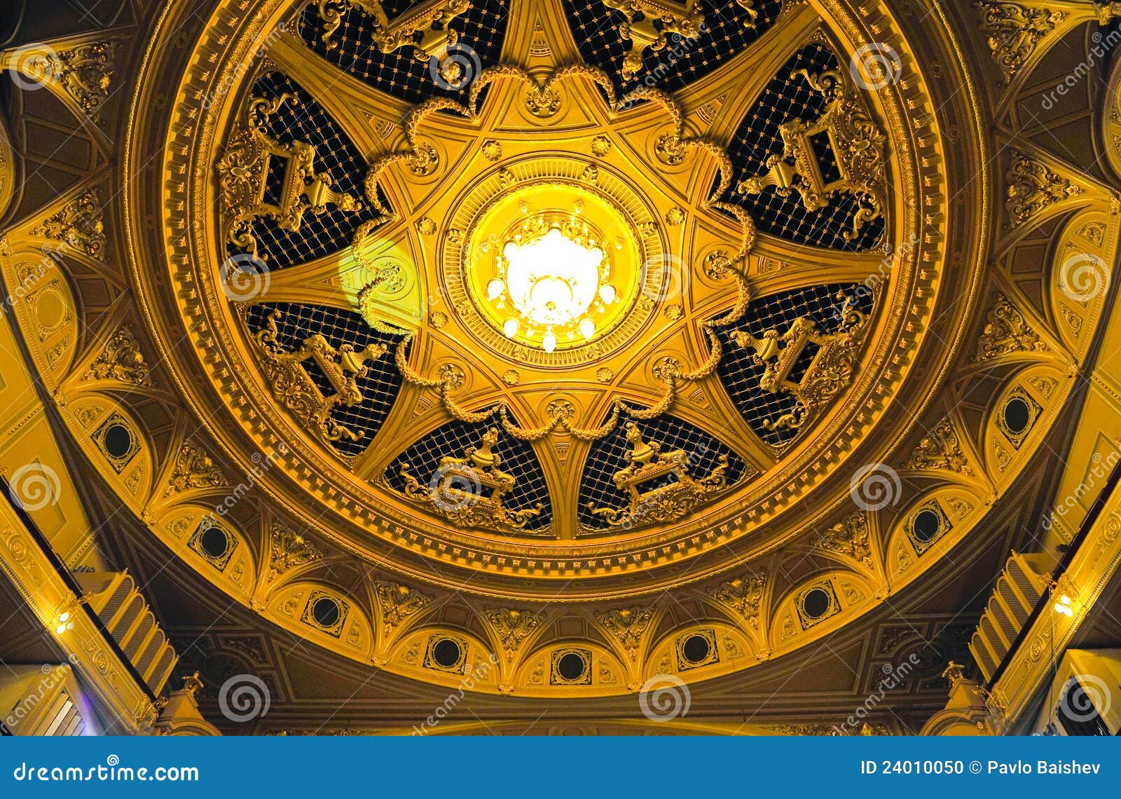 Dome of the Kyiv Opera House Stock Photo - Image of kiev, building ...