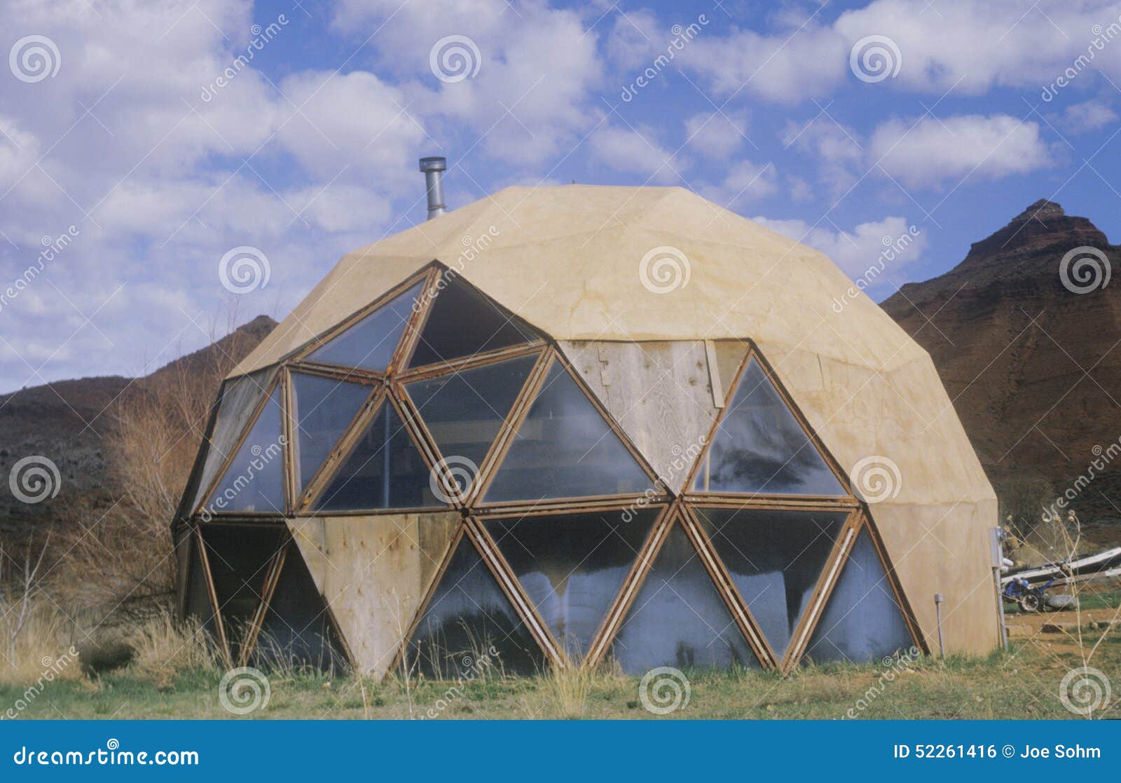Dome residence, UT editorial photo. Image of geodesic - 52261416