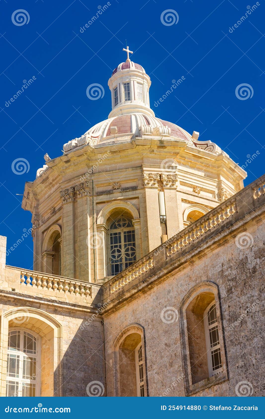 Domo De La Catedral Barroca De Rabat Malta Foto de archivo - Imagen de ...
