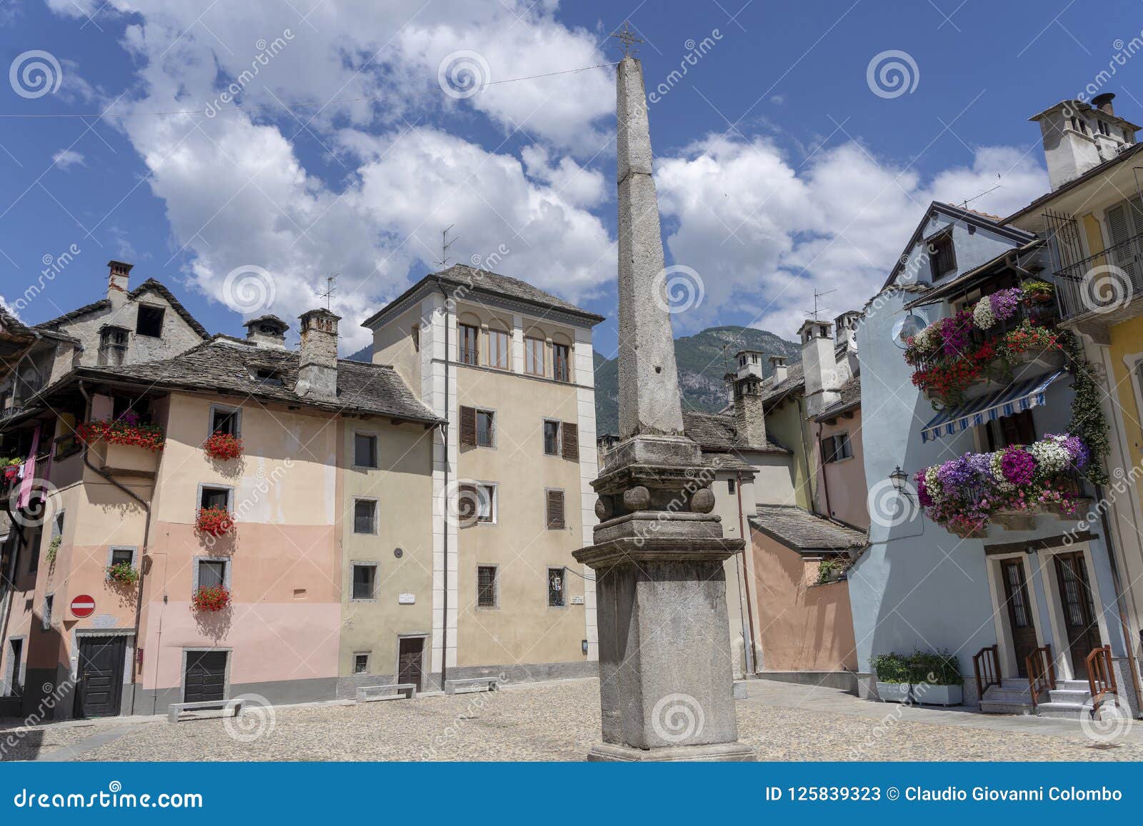 Domodossola, Piemonte, Italia: Monumenti Storici Immagine Stock ...