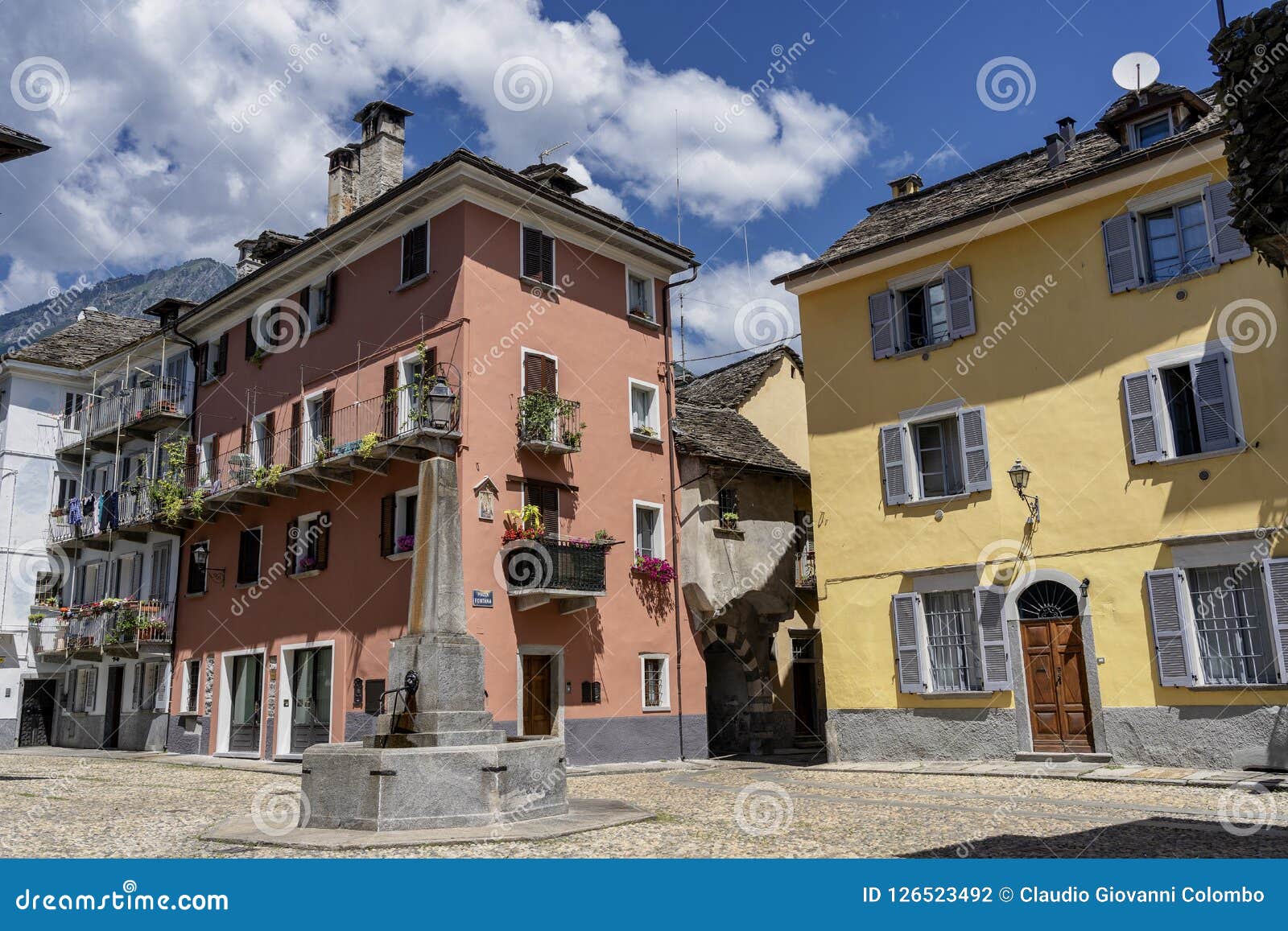 Domodossola, Piemonte, Italia: Monumenti Storici Fotografia Stock ...