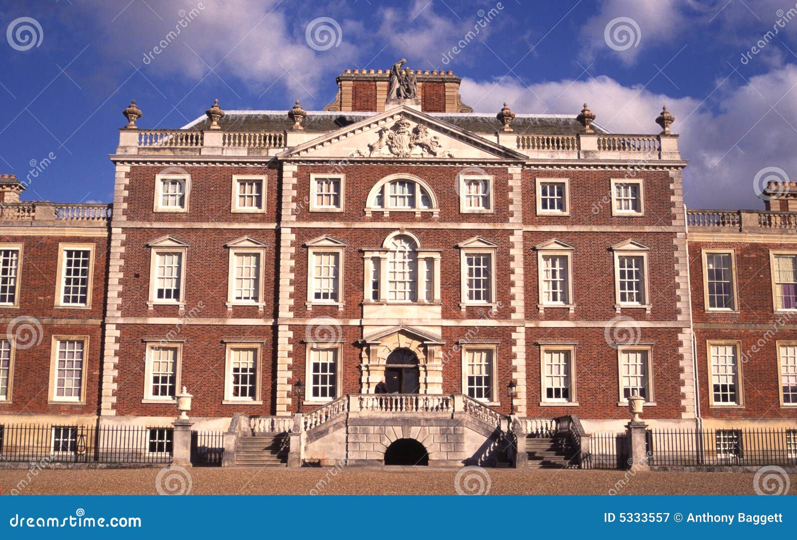 Domstol hampton fotografering för bildbyråer. Bild av flod - 5333557