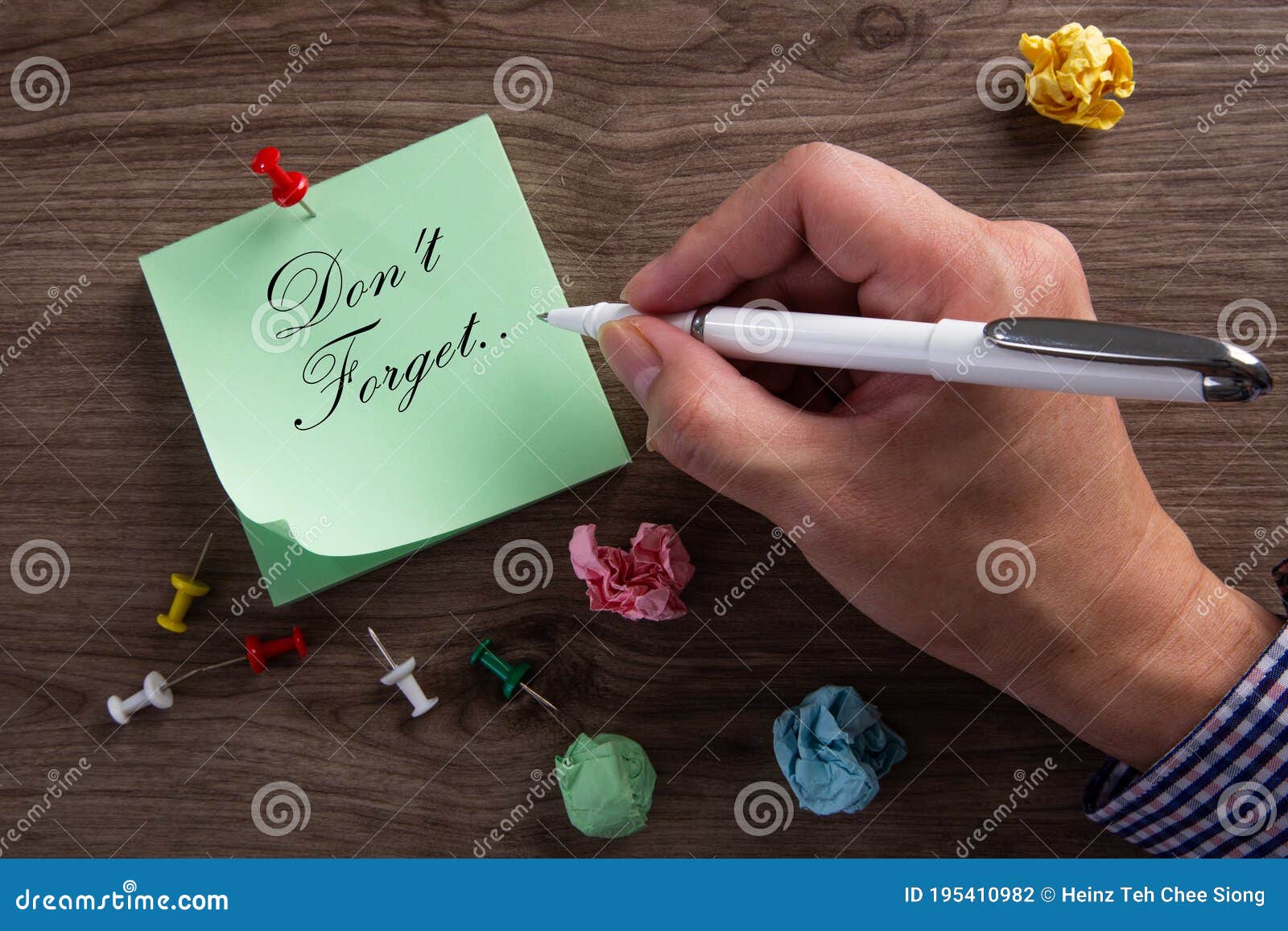 Don`t Forget on Sticky Note Stock Photo - Image of sticky, handwritten ...