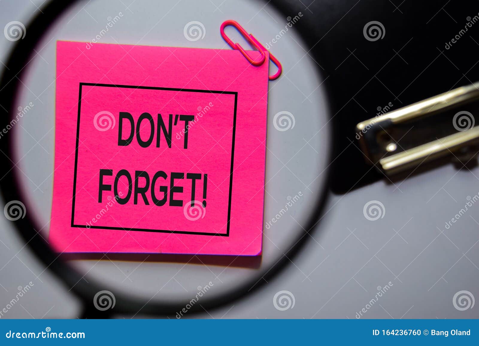 Don`t Forget Text on Sticky Notes Isolated on Office Desk Stock Photo ...