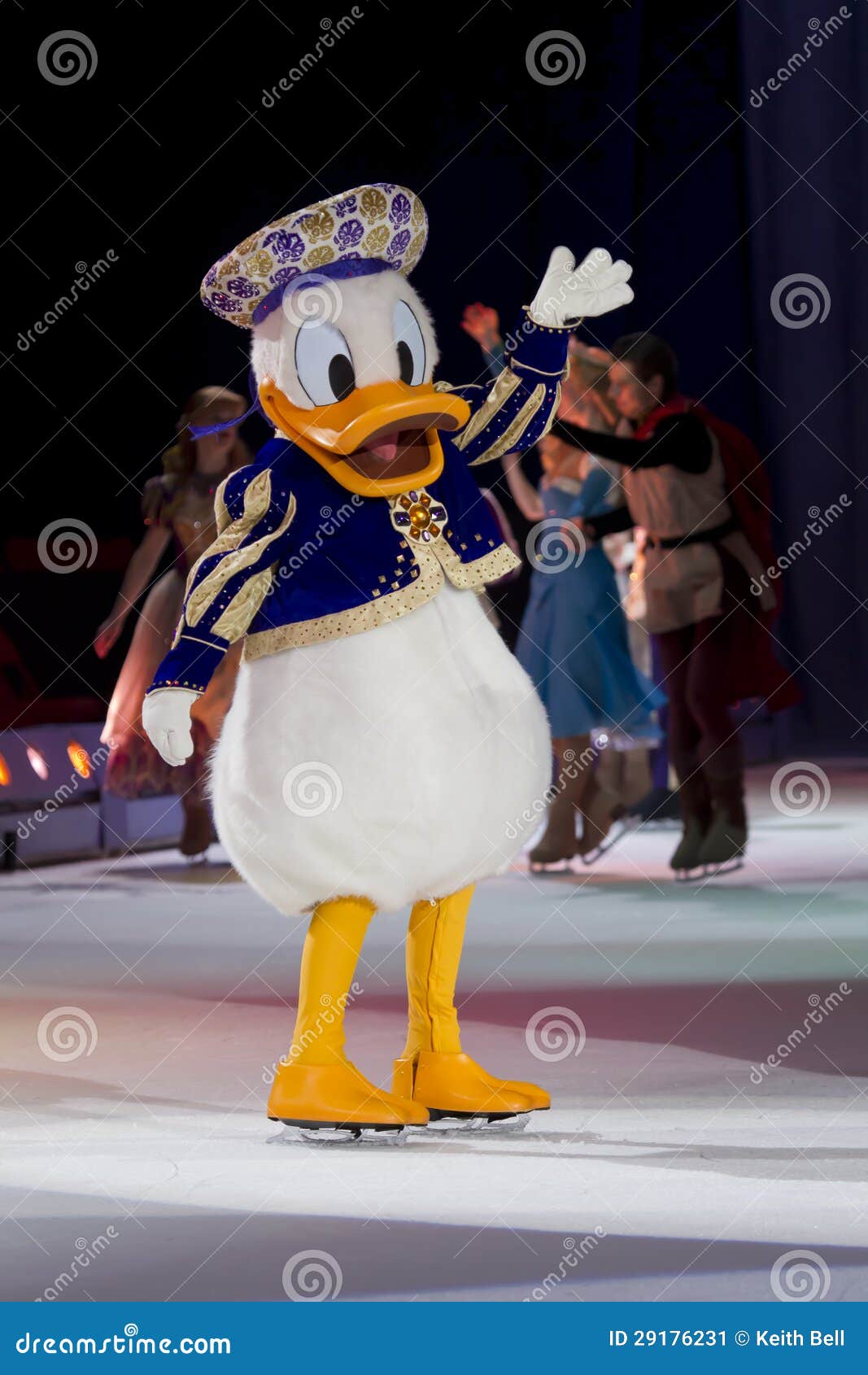 Donald Duck editorial photo. Image of green, resch, show - 29176231