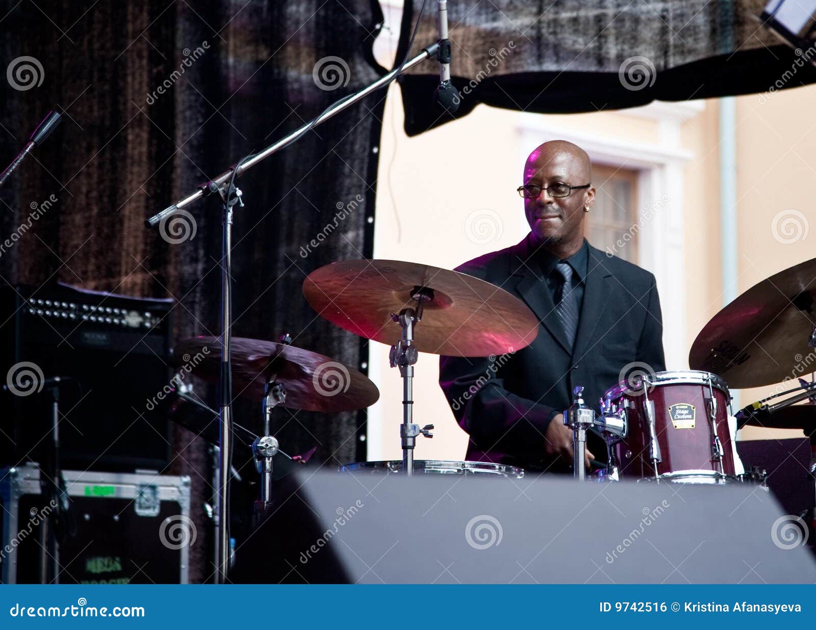 Donald Edwards photo éditorial. Image du musicien, tambour - 9742516