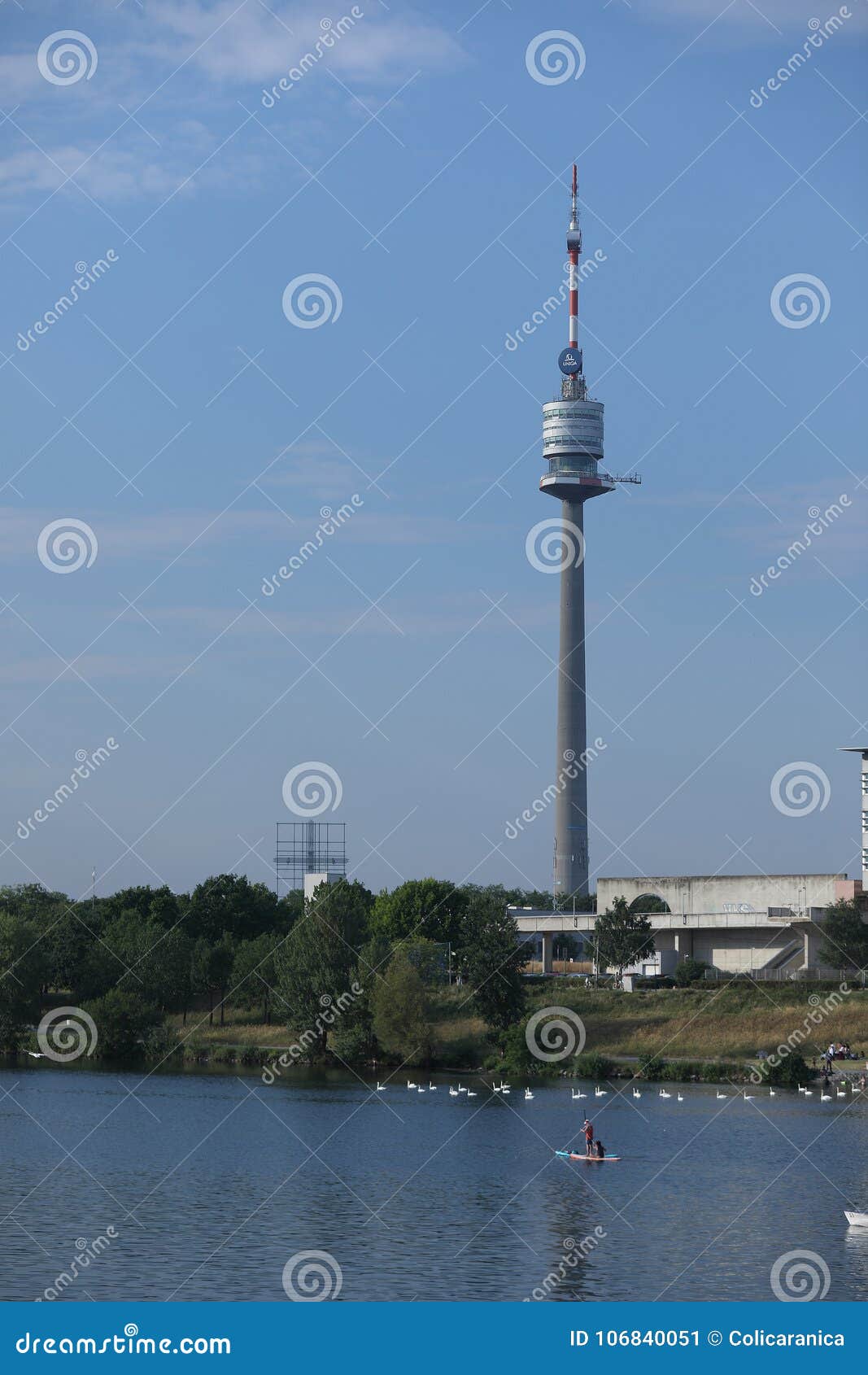 Donauturm, Wien redaktionelles foto. Bild von gras, donau - 106840051