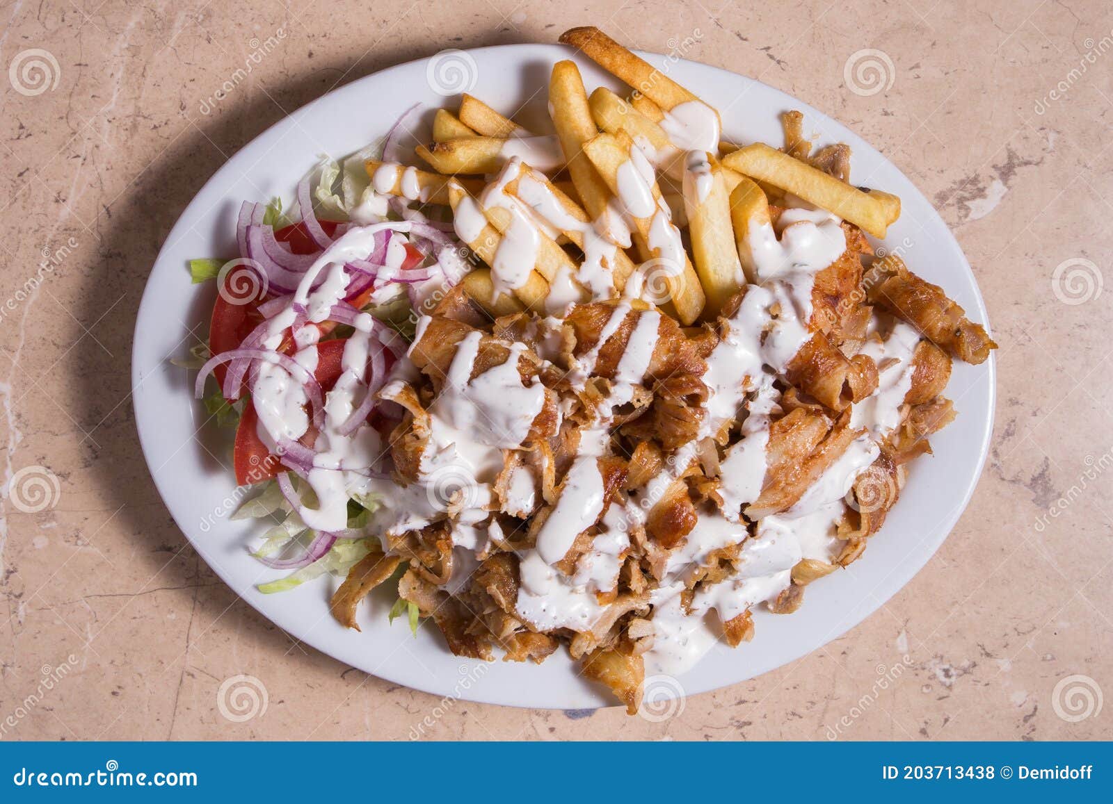 Doner kebab em um prato foto de stock. Imagem de peru - 203713438