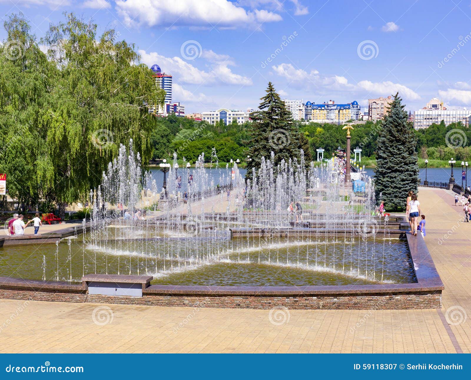 Donetsk Shcherbakova Park Fountain Editorial Photography - Image of ...