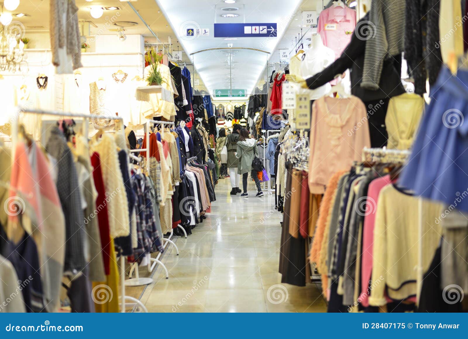 Dongdaemun Fashion Stores editorial image. Image of variety - 28407175