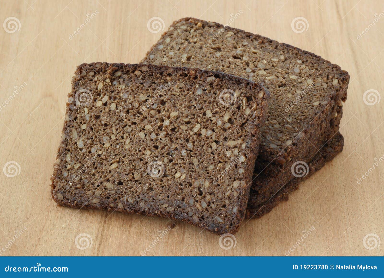 Donker brood stock foto. Image of voedingsmiddel, ontbijt - 19223780