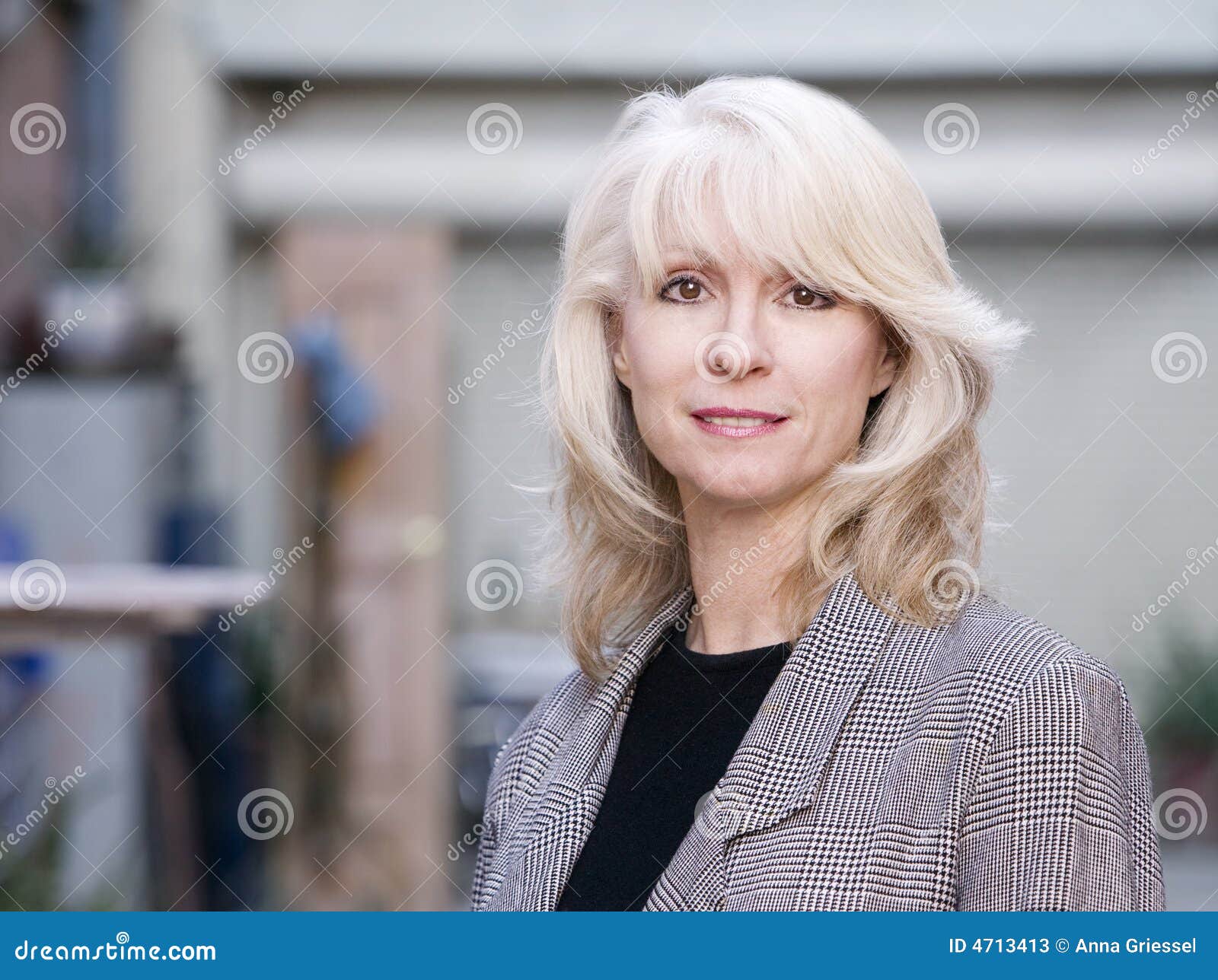 Donna bionda immagine stock. Immagine di ritratto, segretaria - 4713413