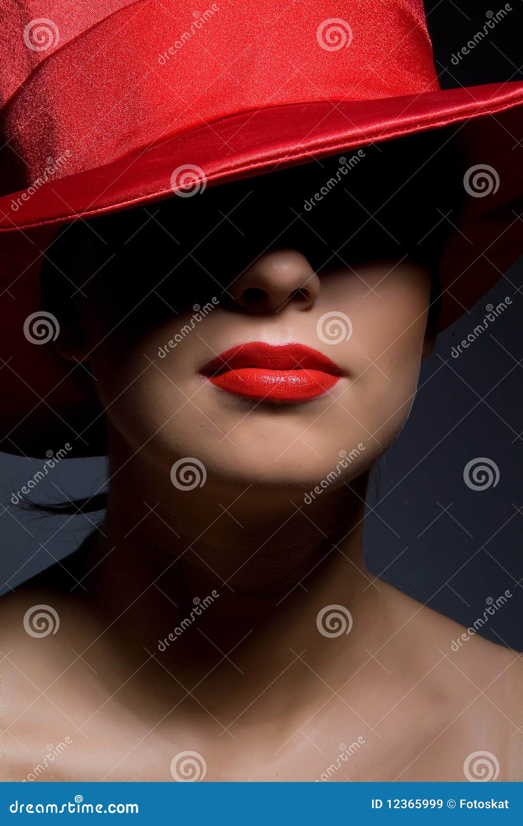 Donna in cappello immagine stock. Immagine di femmina - 12365999