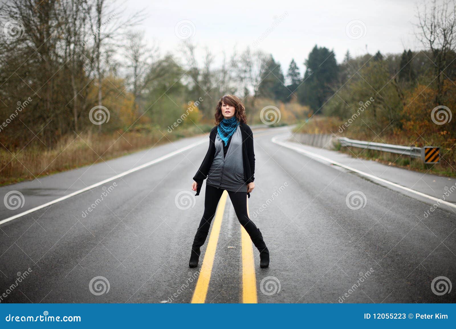 Donna Centrale Della Strada Immagine Stock - Immagine di donna, signora ...