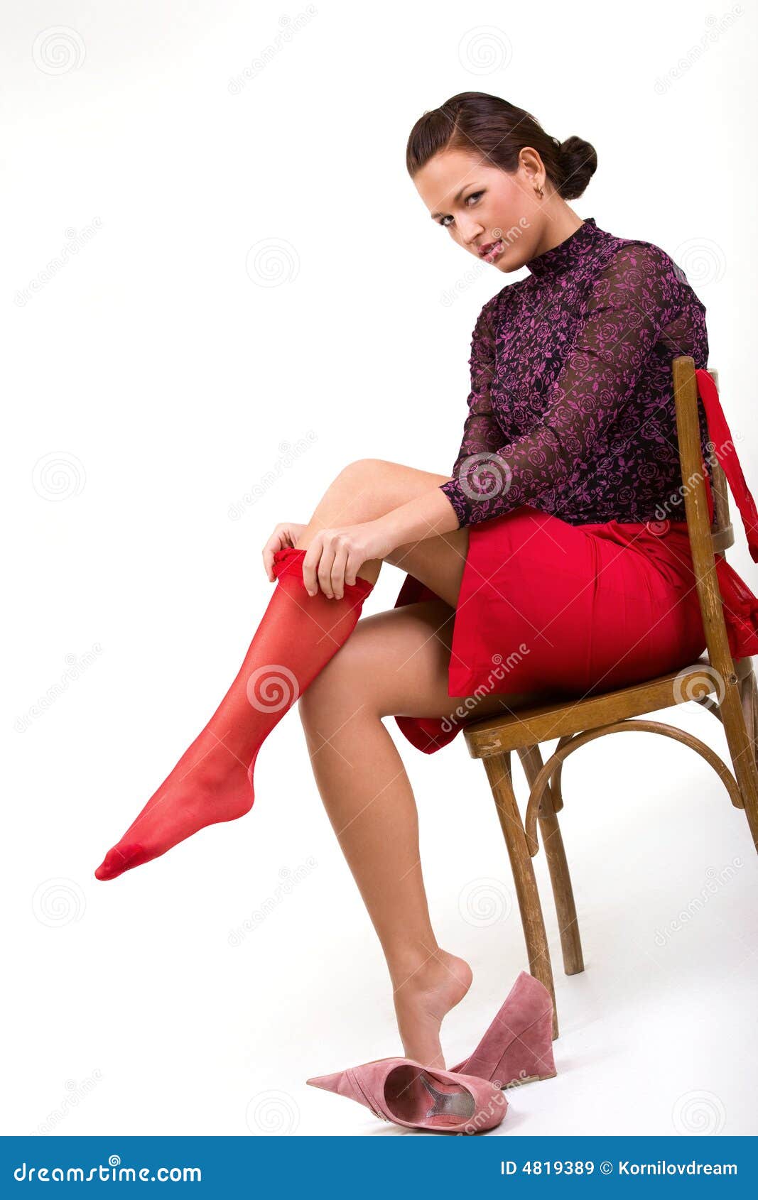 Donna Che Porta Le Calze Rosse Immagine Stock - Immagine di pattini ...