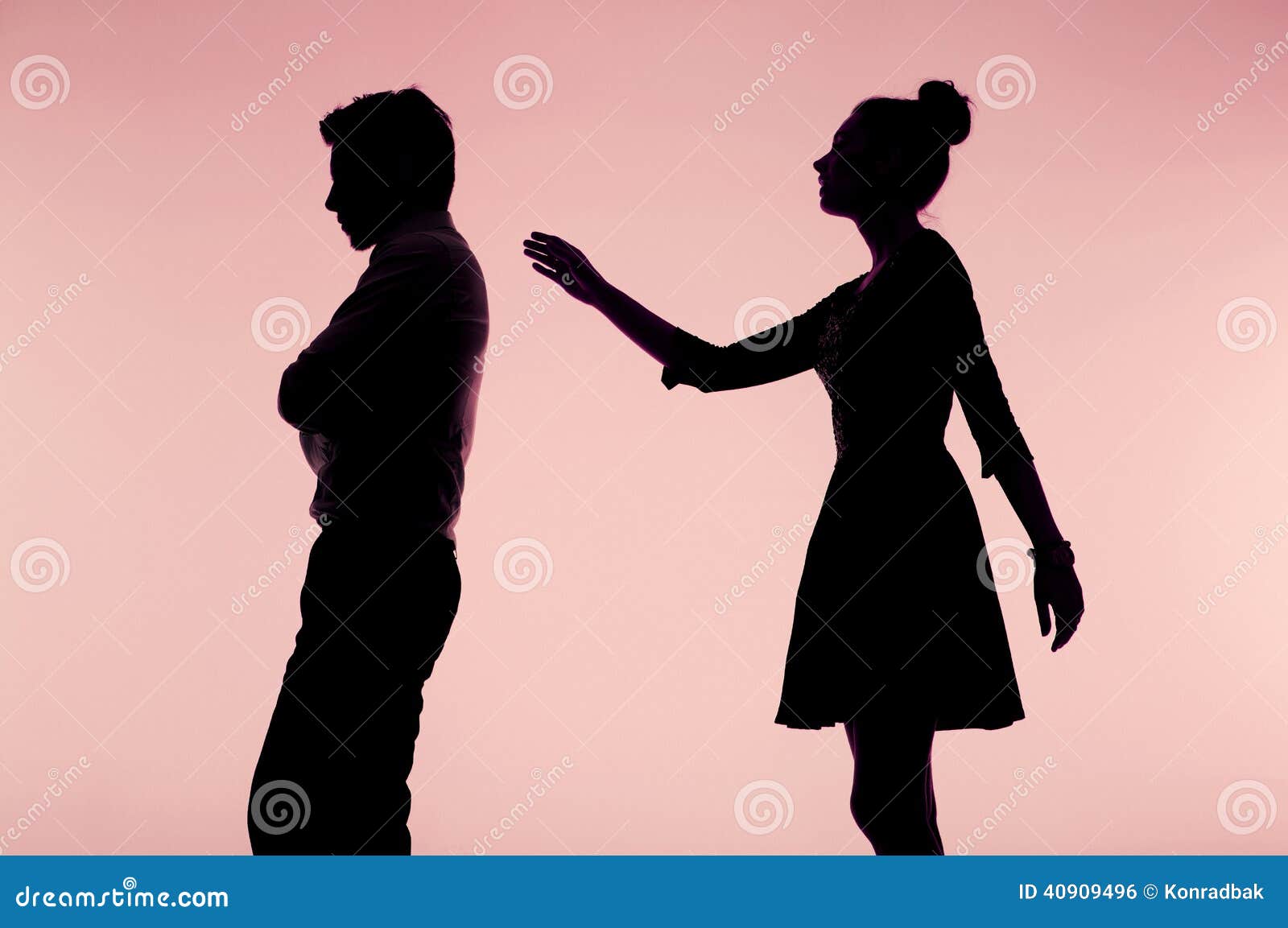 Donna Che Prova a Scusarsi Il Suo Ragazzo Fotografia Stock - Immagine ...