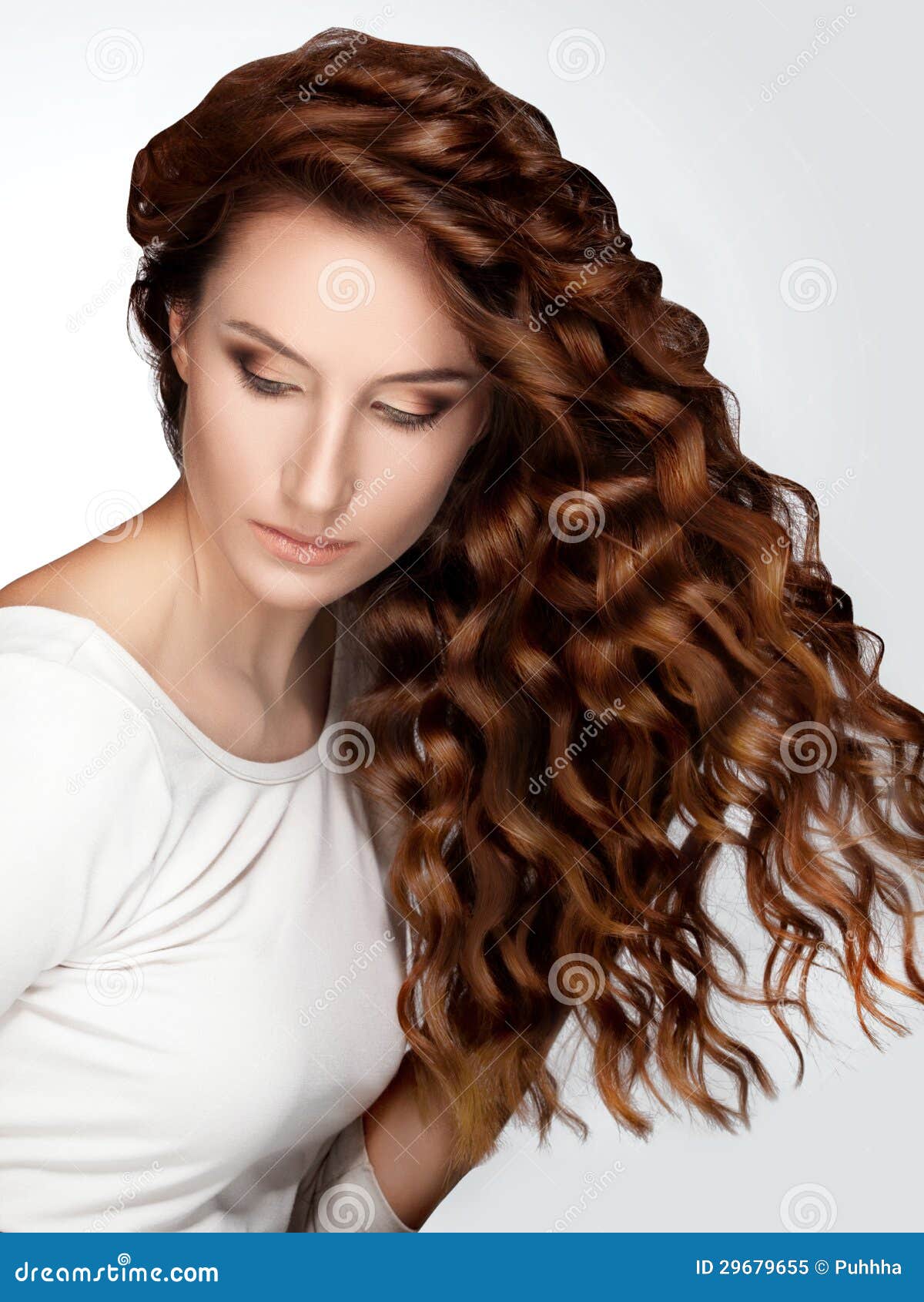 Donna Con Bei Capelli Ricci Immagine Stock - Immagine di ritratto ...