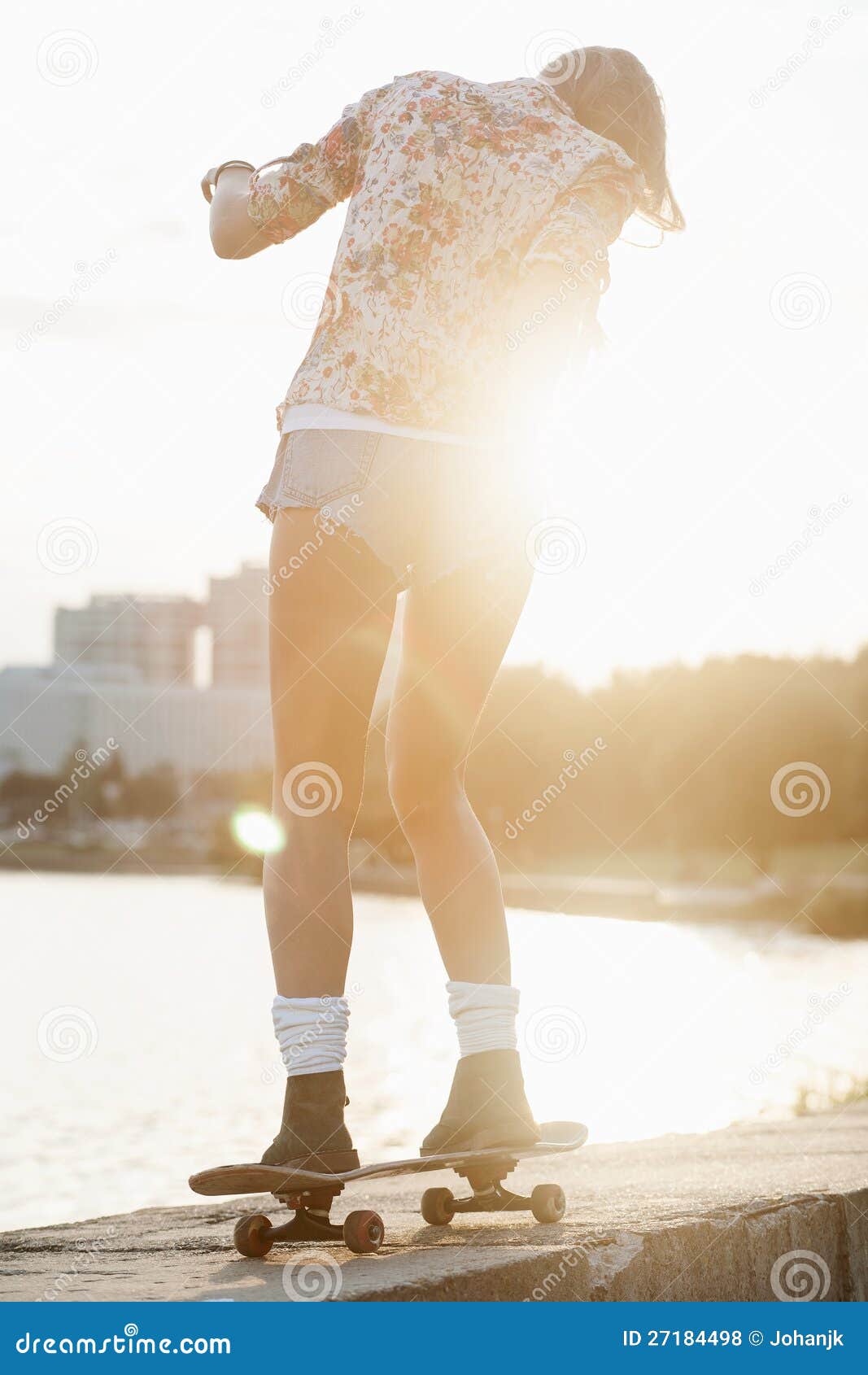 Donna con il pattino fotografia stock. Immagine di moderno - 27184498
