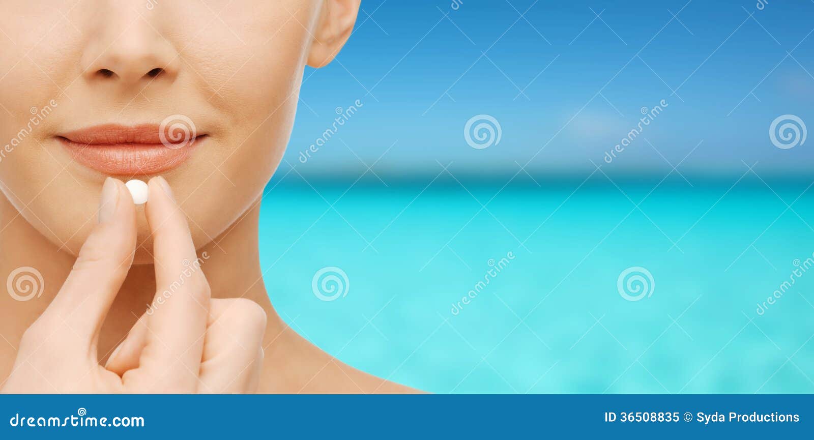 Donna con la compressa immagine stock. Immagine di ragazza - 36508835