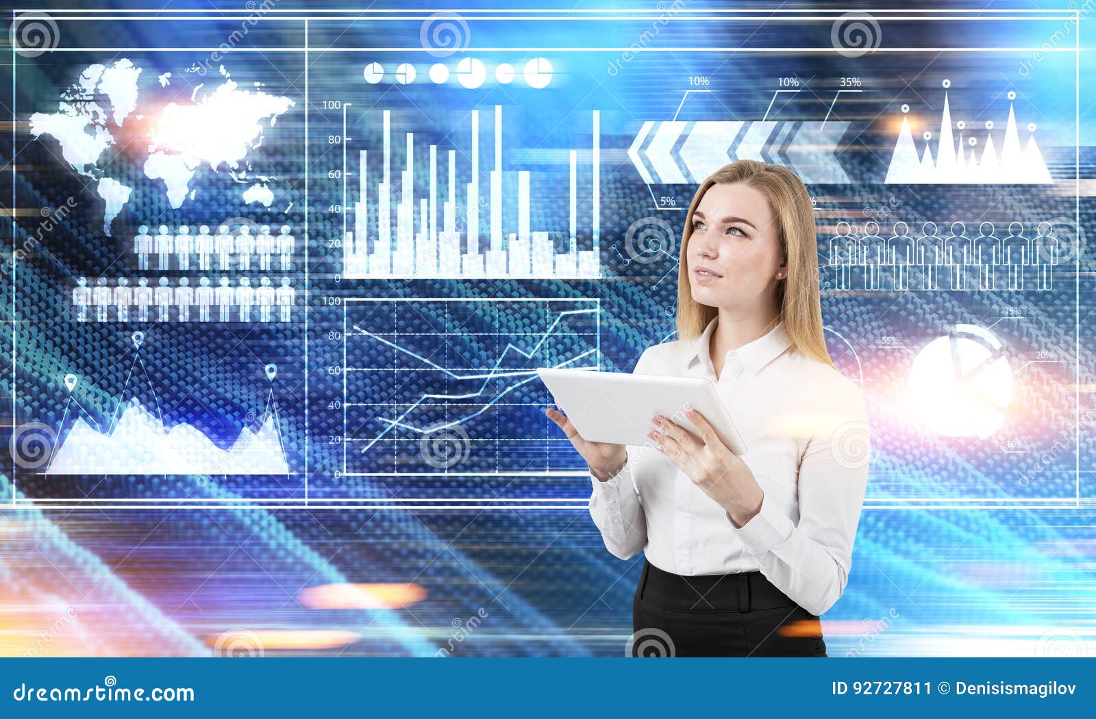 Donna Con La Compressa E I Grarphs Immagine Stock - Immagine di finanze ...