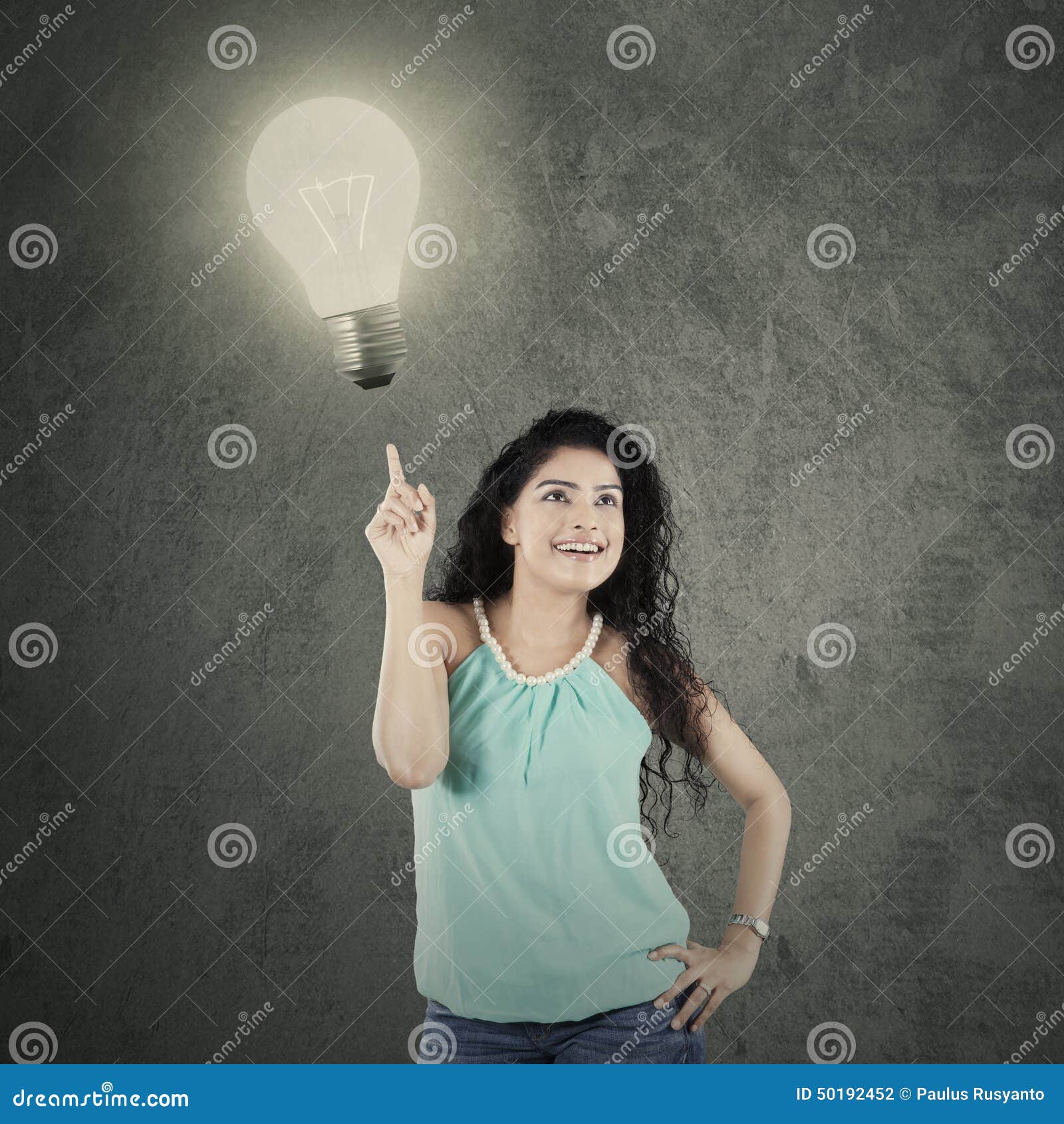 Donna Con Le Idee Come Simbolo Di Creatività Fotografia Stock ...