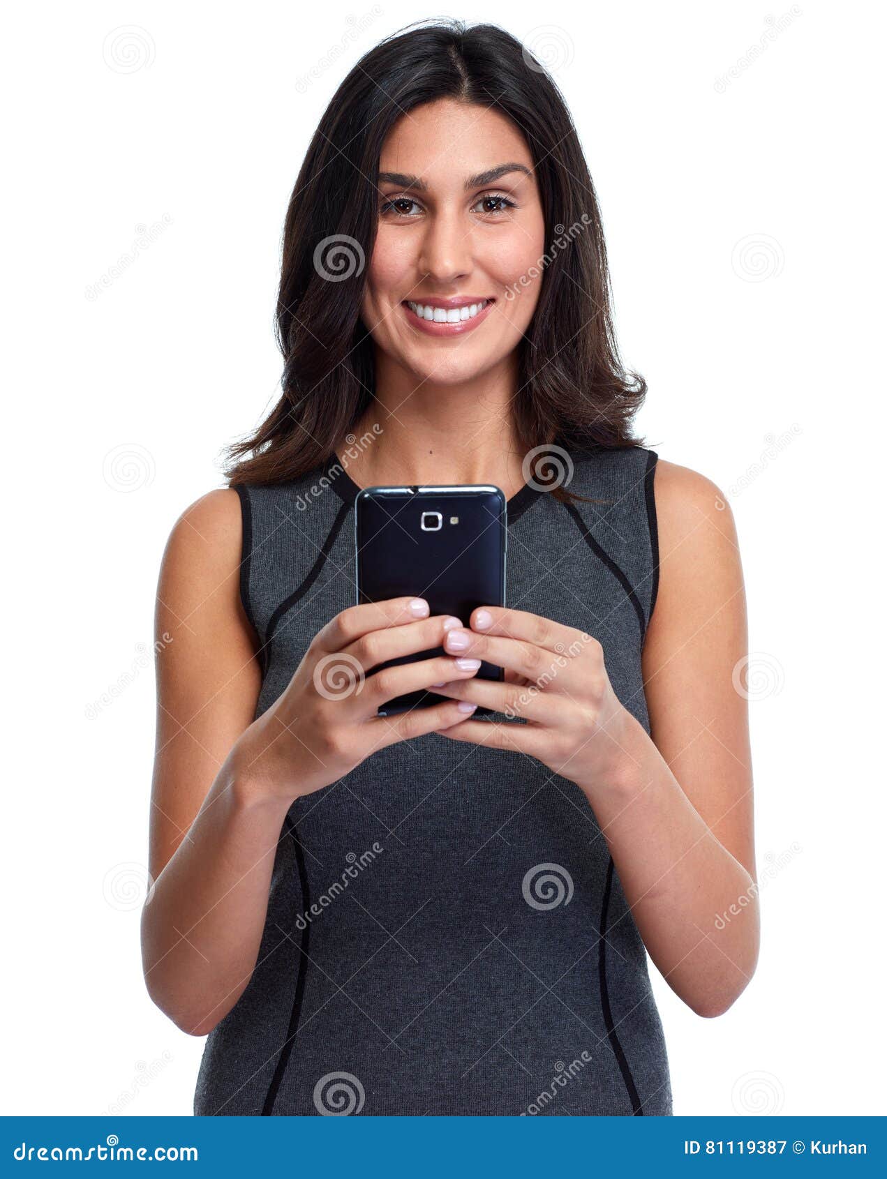 Donna con lo smartphone immagine stock. Immagine di attraente - 81119387