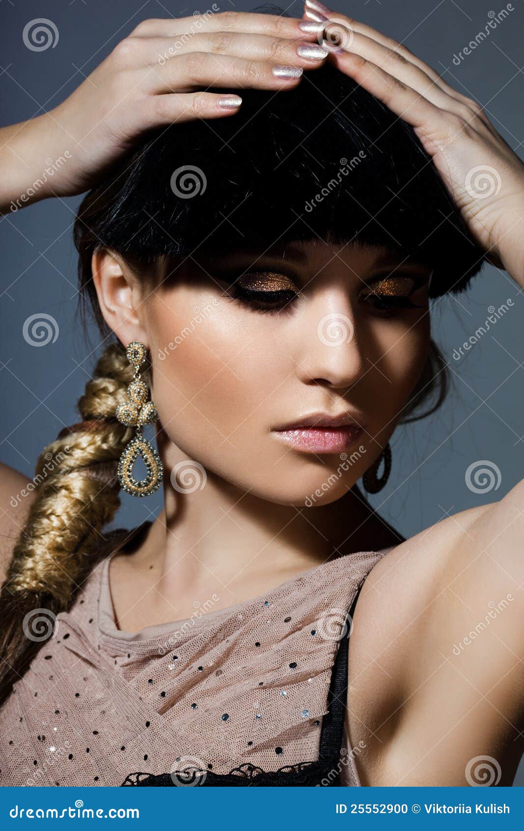 Donna con volto di arte fotografia stock. Immagine di sano - 25552900