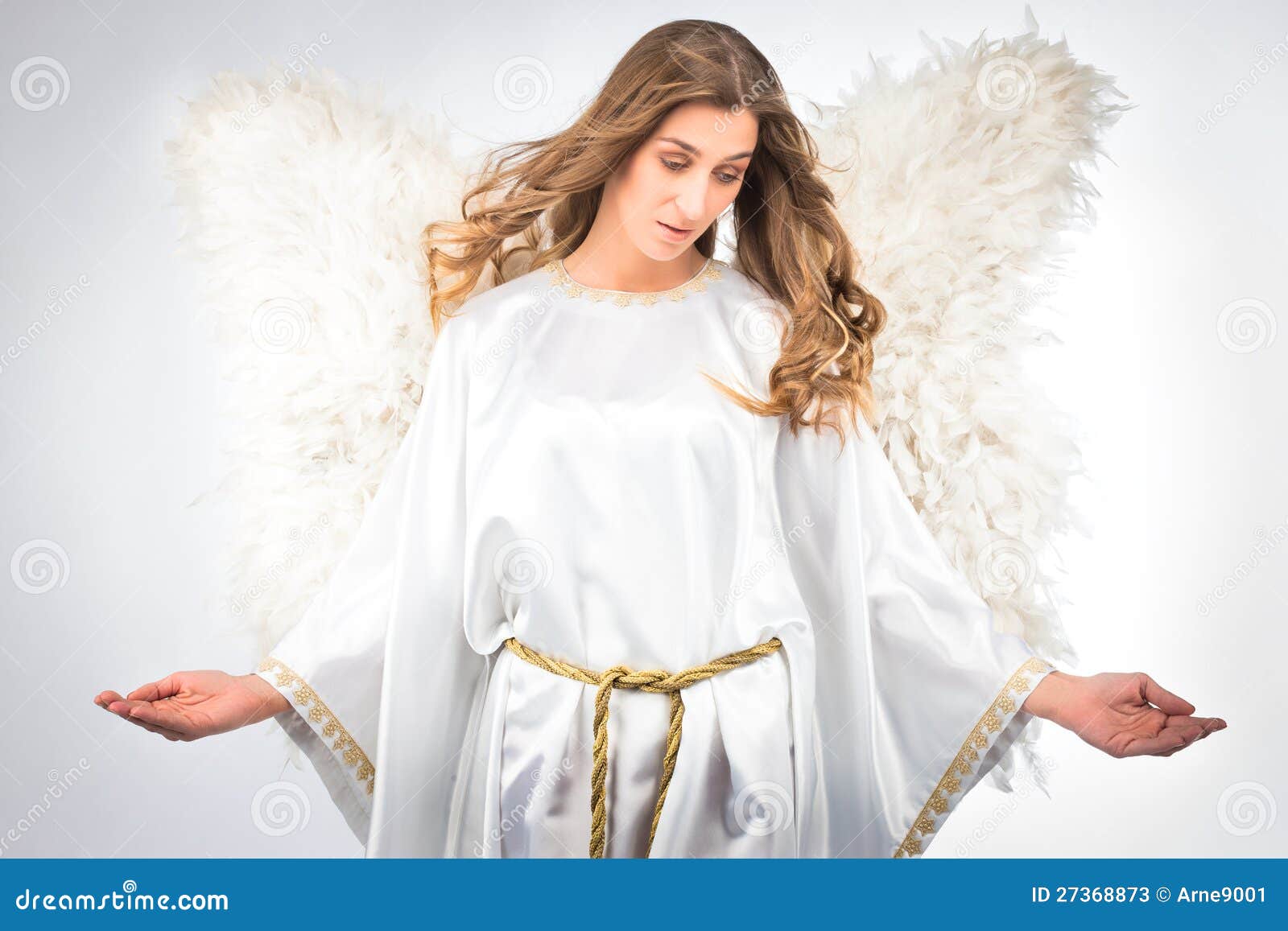 Donna in costume di angelo immagine stock. Immagine di cattolicesimo ...