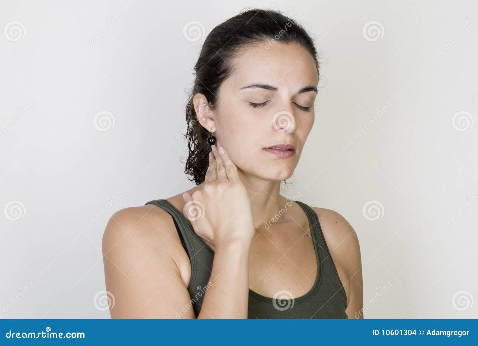 Donna della gola irritata fotografia stock. Immagine di doloroso - 10601304