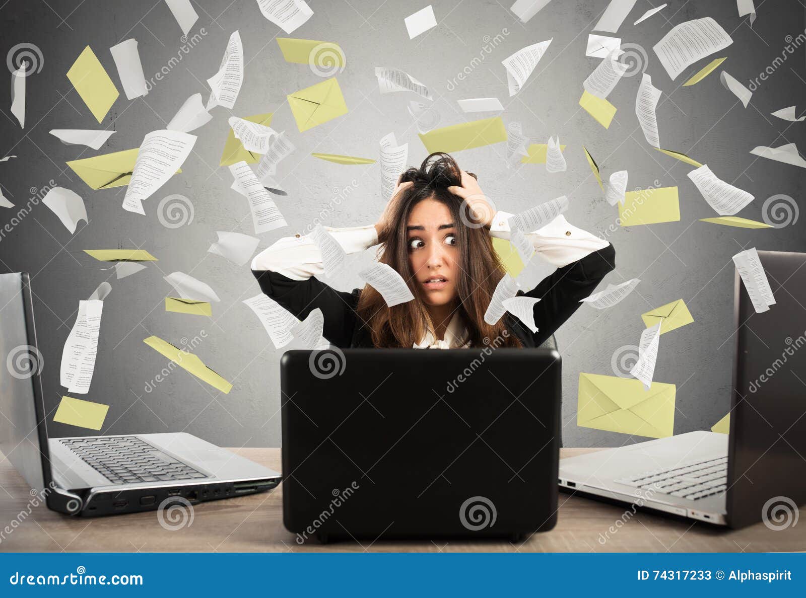 Donna Di Affari Sollecitata Dallo Spam Immagine Stock - Immagine di ...