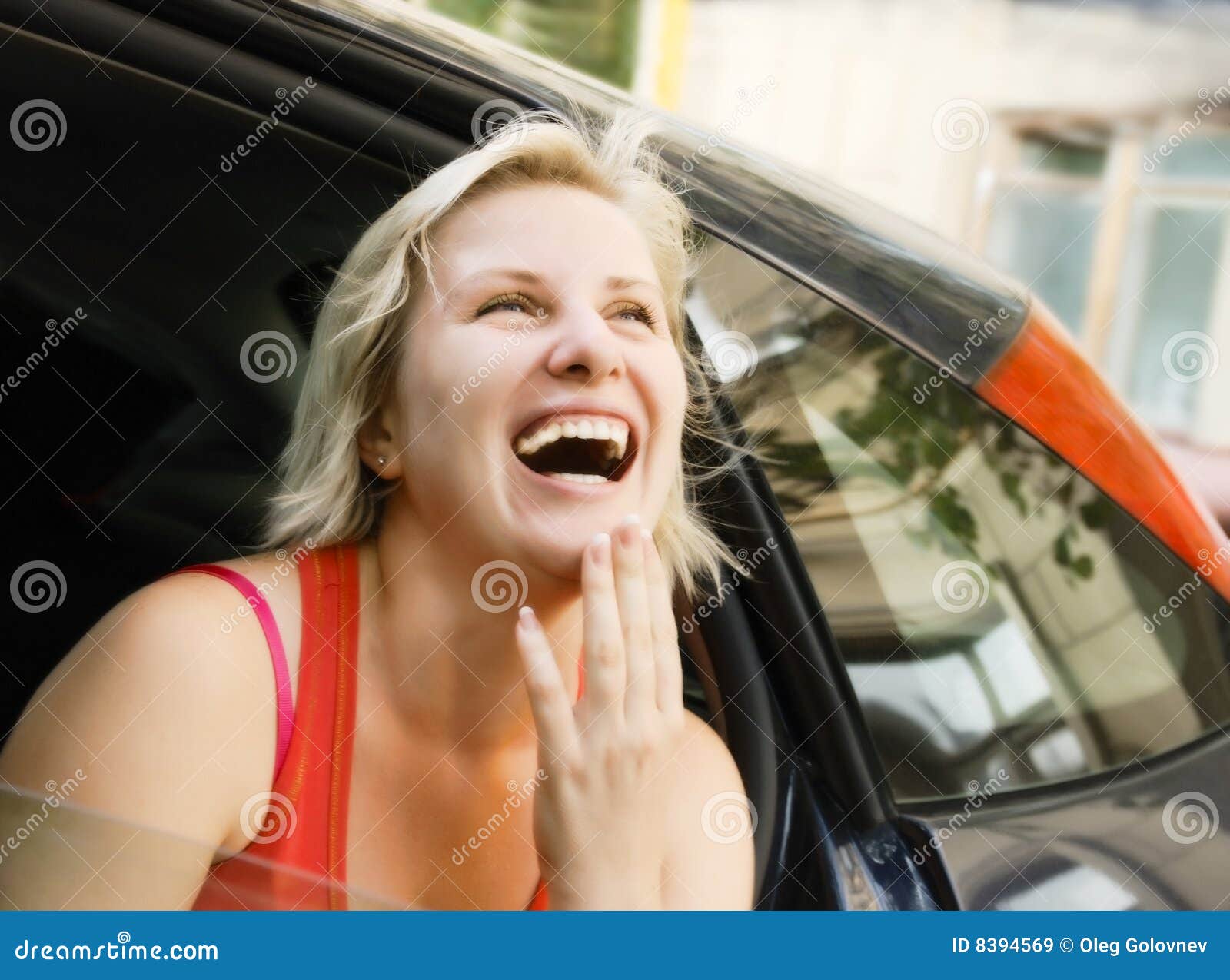 Donna di risata immagine stock. Immagine di ridere, azionamento - 8394569