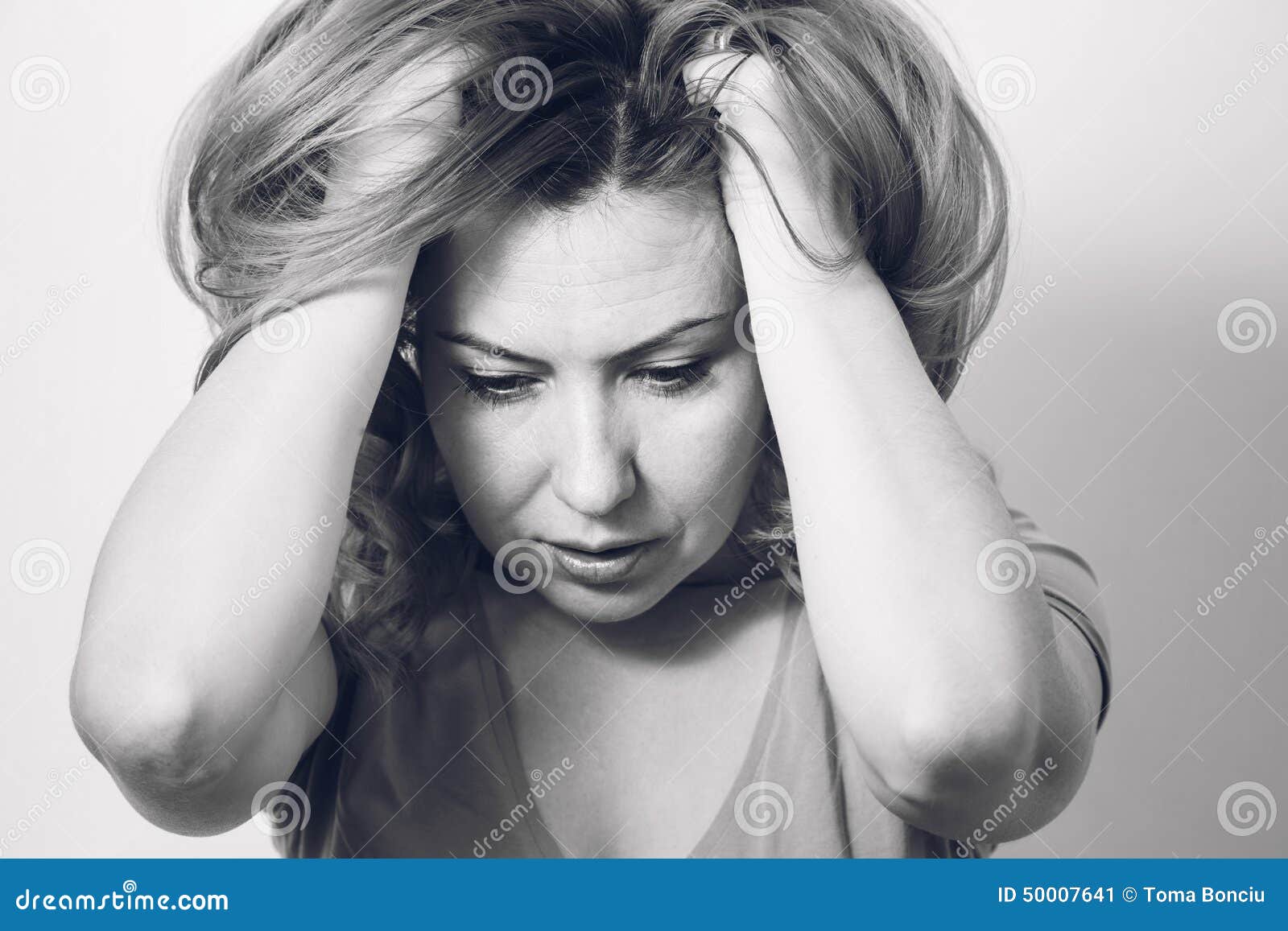 Donna frustrata di affari immagine stock. Immagine di isolato - 50007641