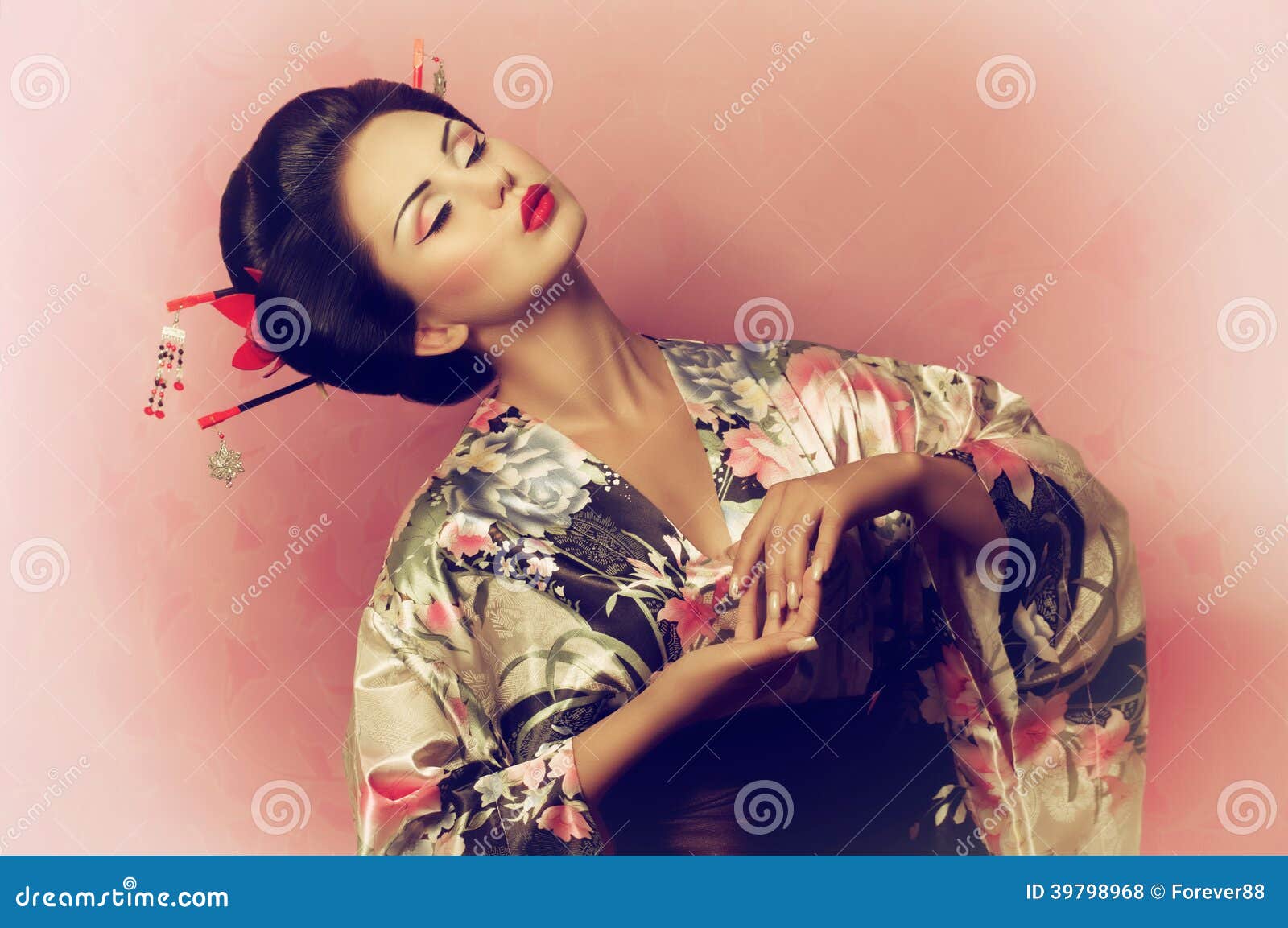 Donna Giapponese Della Geisha Fotografia Stock - Immagine di vestiti ...