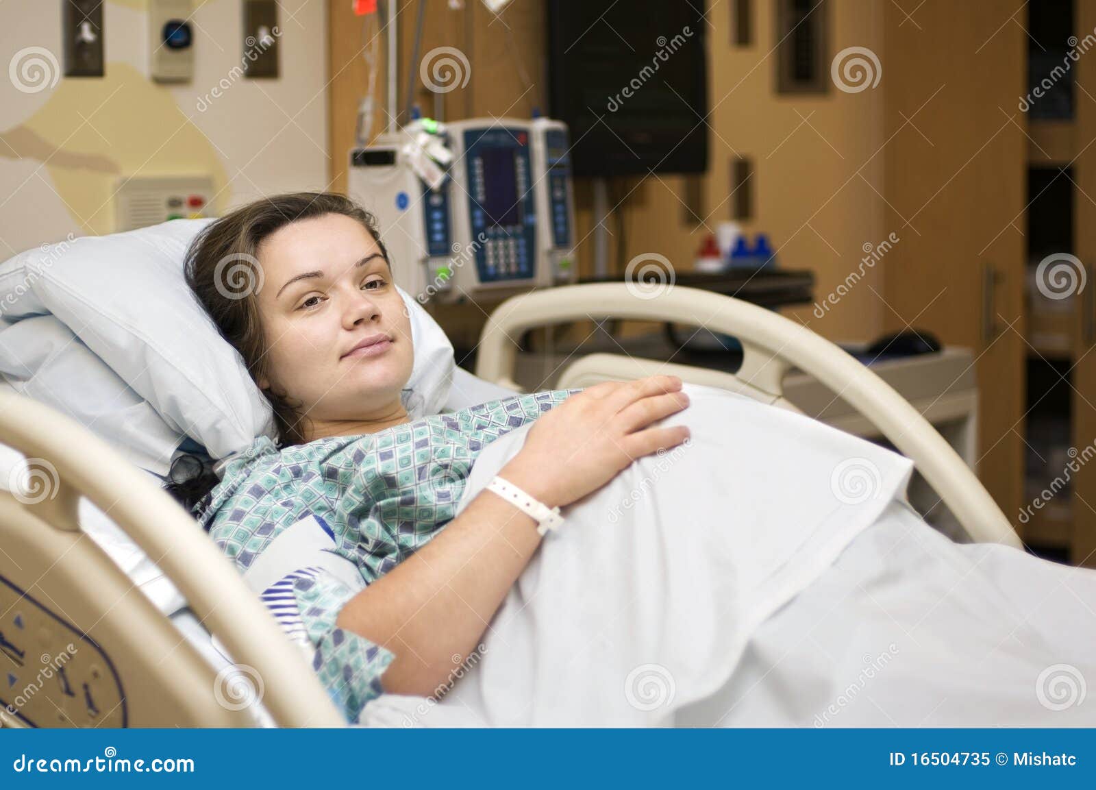 Donna incinta in ospedale immagine stock. Immagine di nascita - 16504735