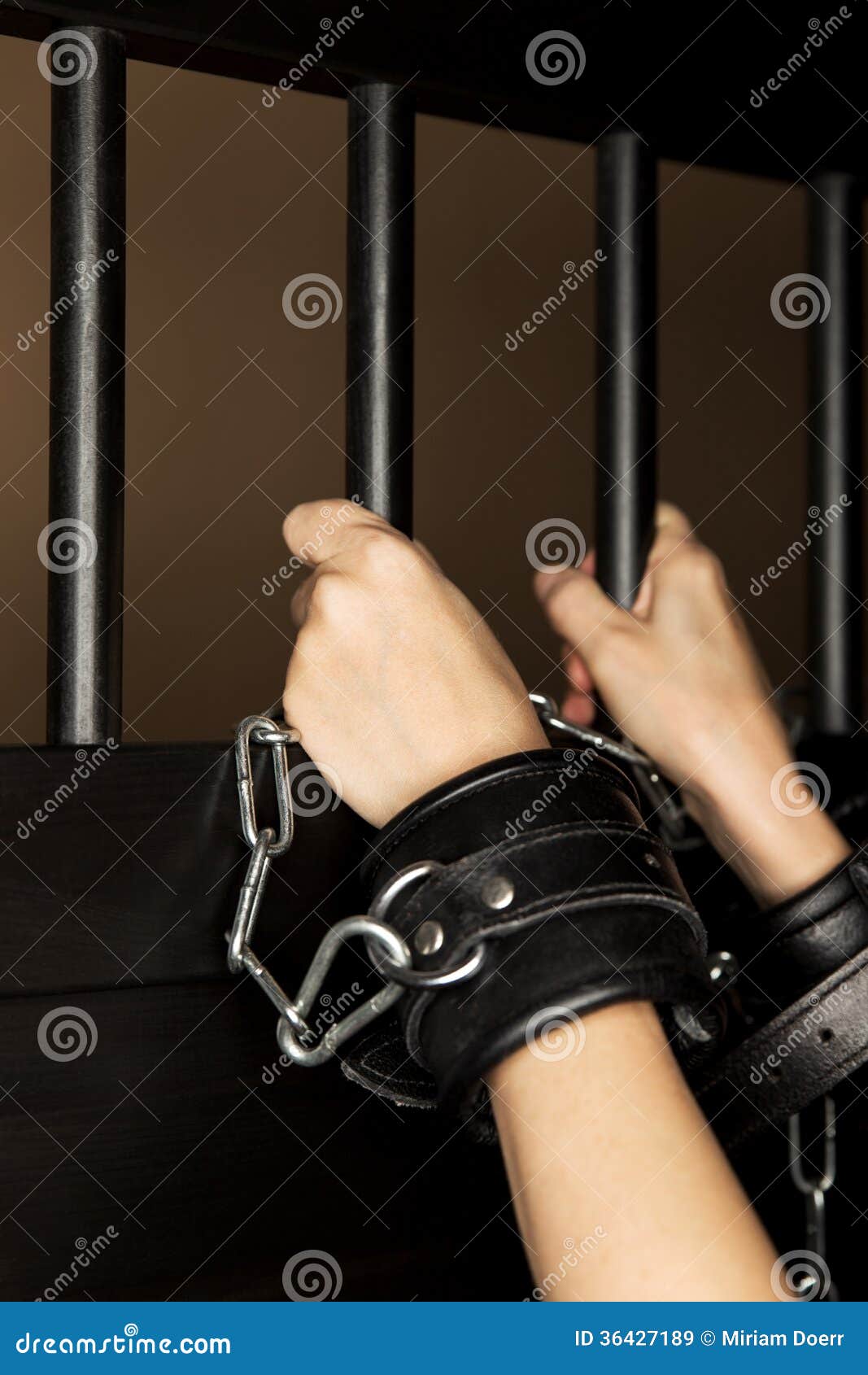 Donna legata nell'amore immagine stock. Immagine di sensuale - 36427189