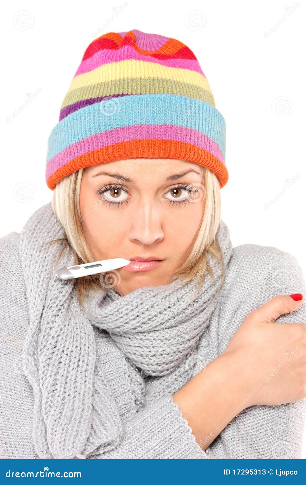 Donna Malata Con Il Termometro Nella Sua Bocca Immagine Stock ...