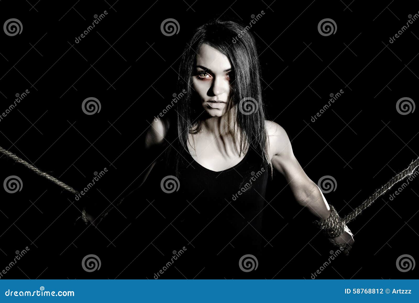 Donna Pallida Con Le Armi Legate Fotografia Stock - Immagine di ...