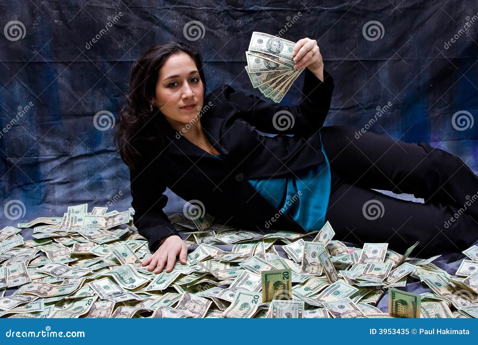 Donna ricca immagine stock. Immagine di porre, ragazza - 3953435